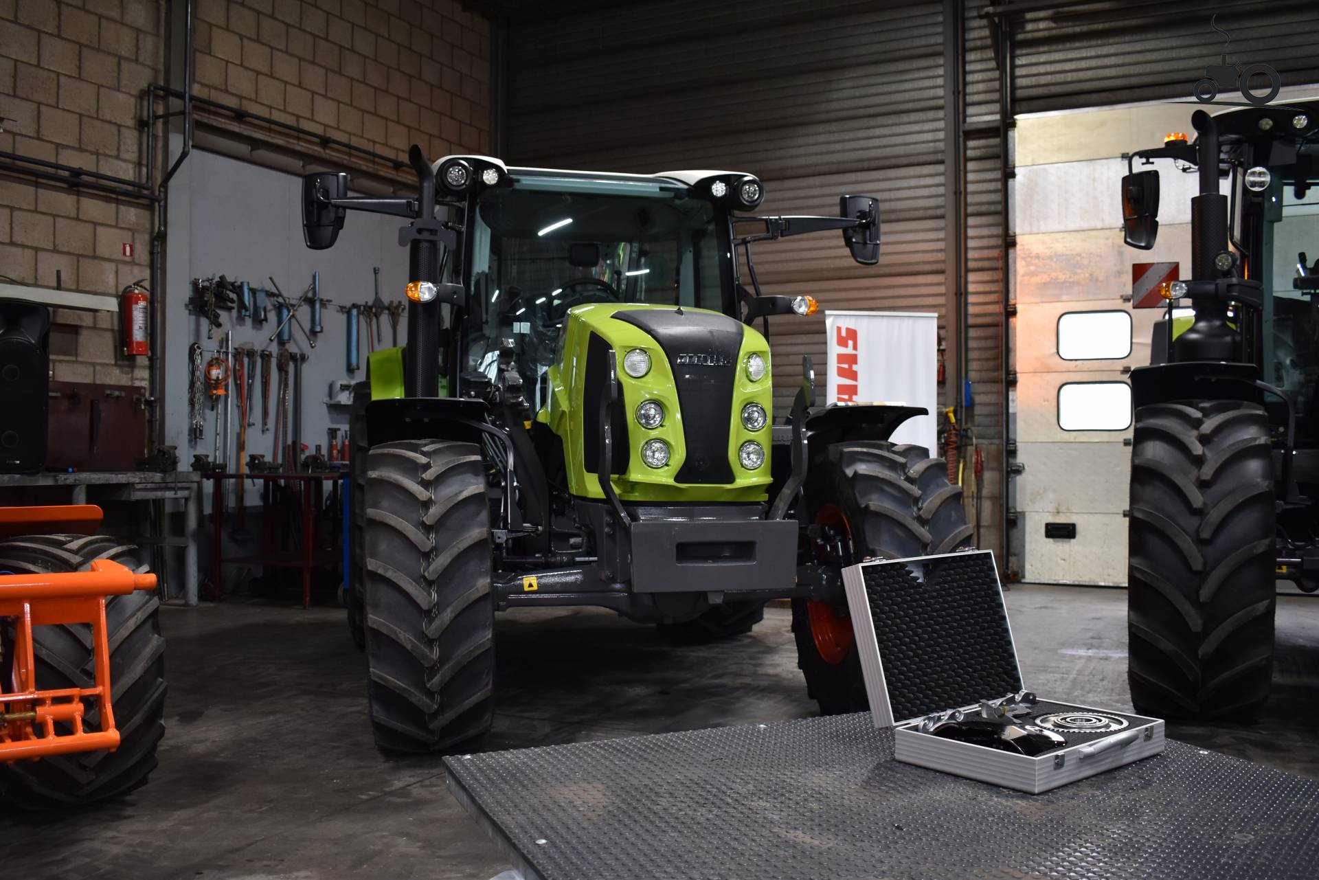Foto Claas Arion 410 #1513101