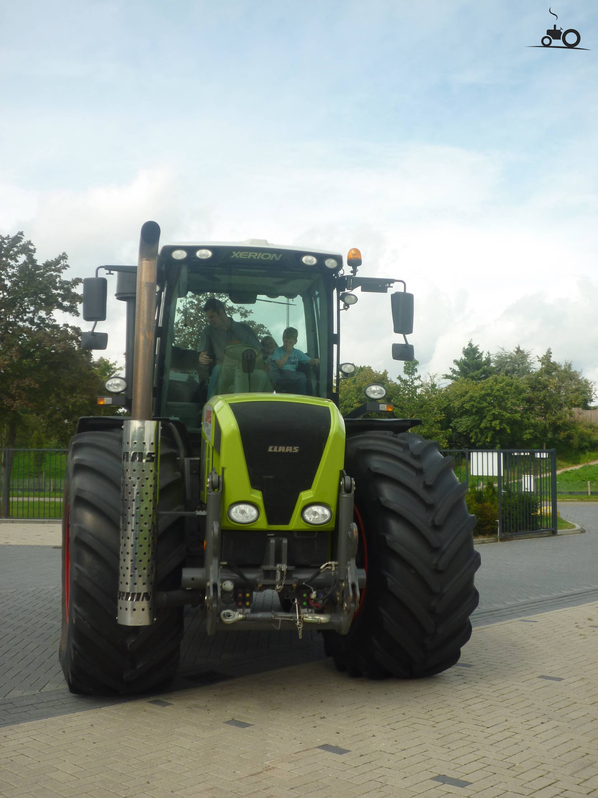 Foto Claas Xerion 3300 VC #526203