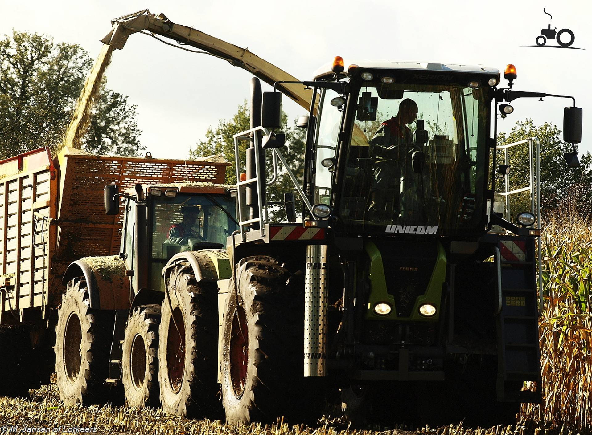 Foto Claas Xerion Saddle Trac van Unicom Oost BV