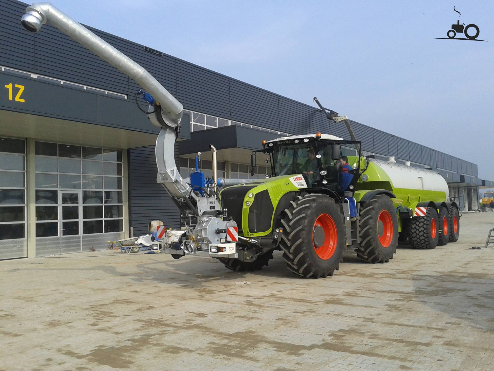 Claas Xerion 5000 - United Kingdom - Tractor picture #736710