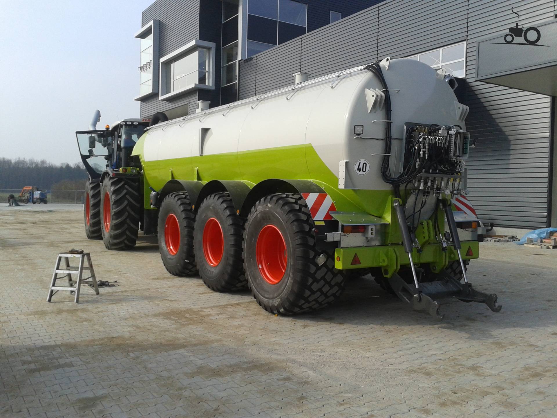 Claas Xerion 5000 - United Kingdom - Tractor picture #736711