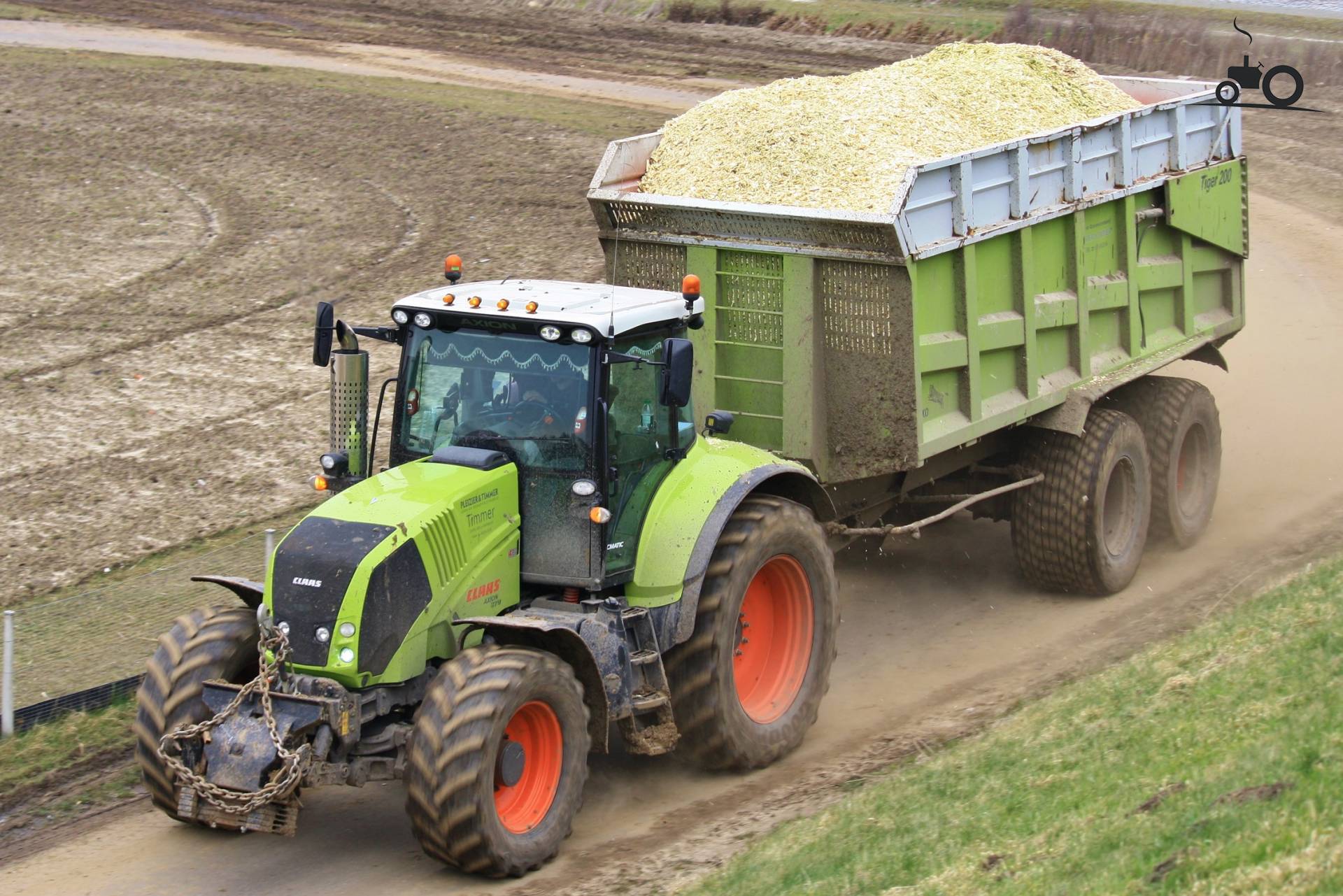 Foto Claas Axion 820 #738639
