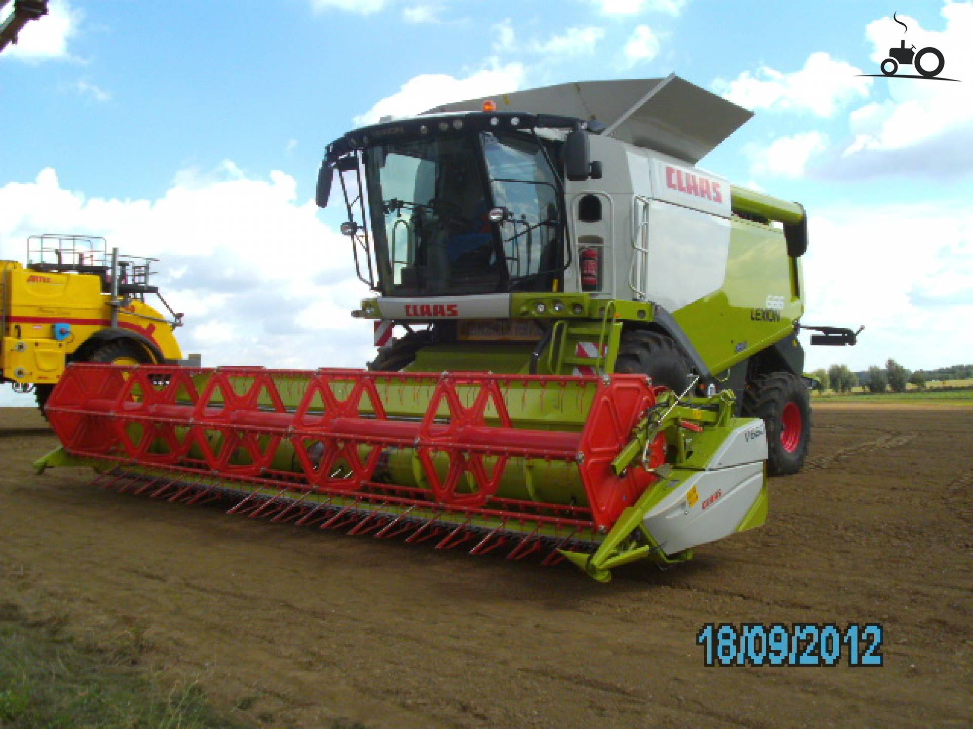 Claas Lexion 660 - United Kingdom - Tractor picture #790613