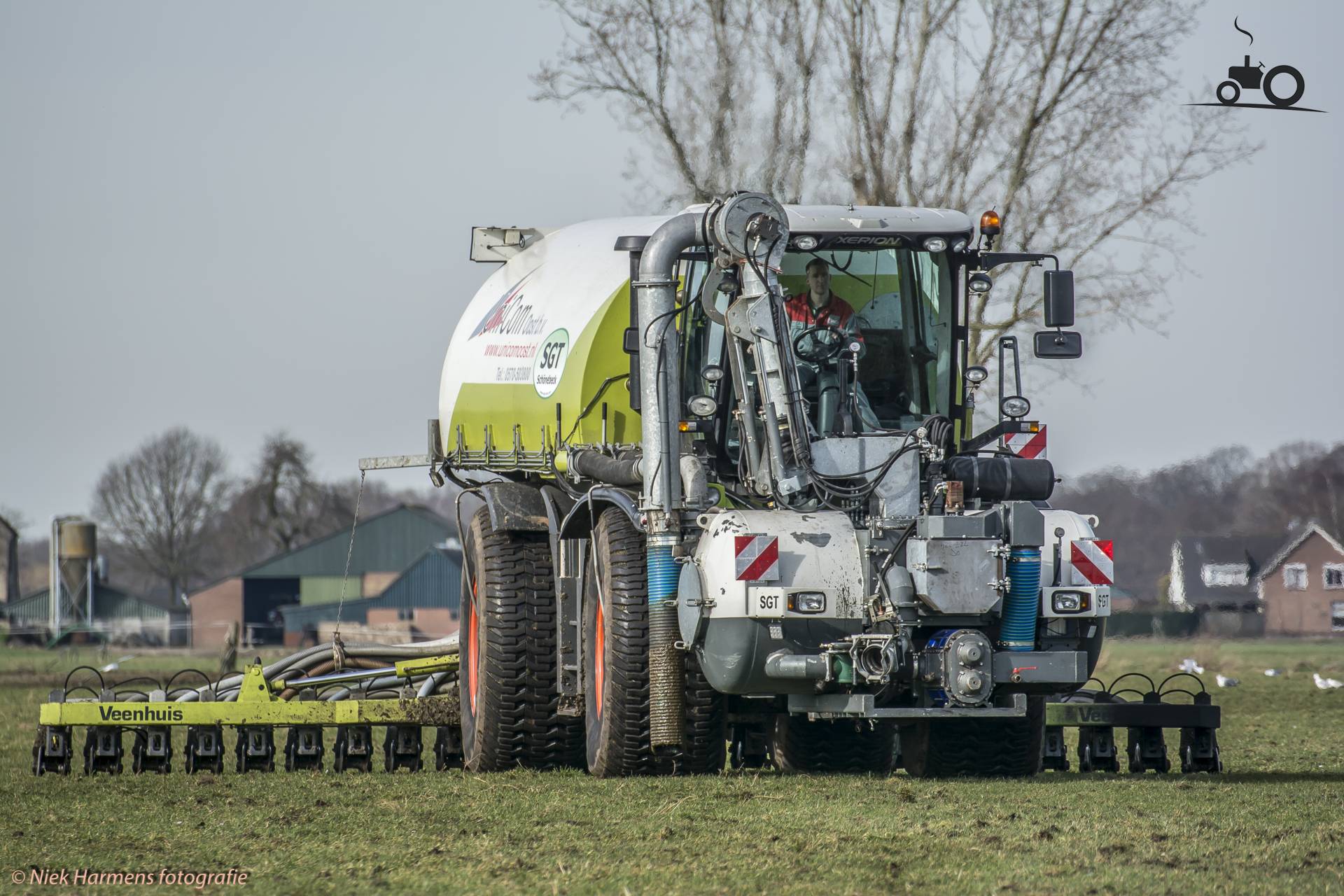 Foto Claas Xerion 3800 TRAC van Unicom Oost BV