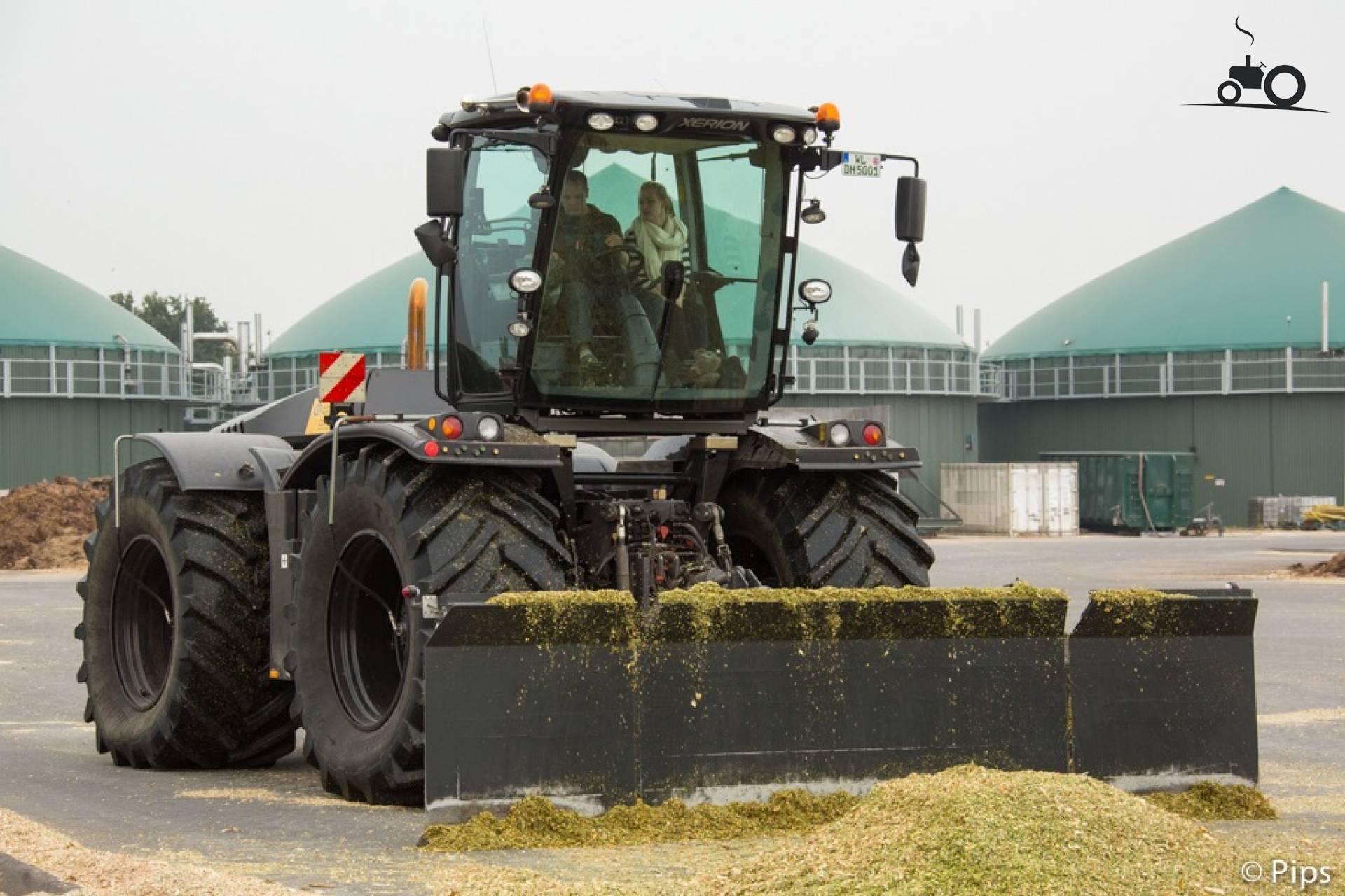 Claas Xerion 5000 - United Kingdom - Tractor picture #890847