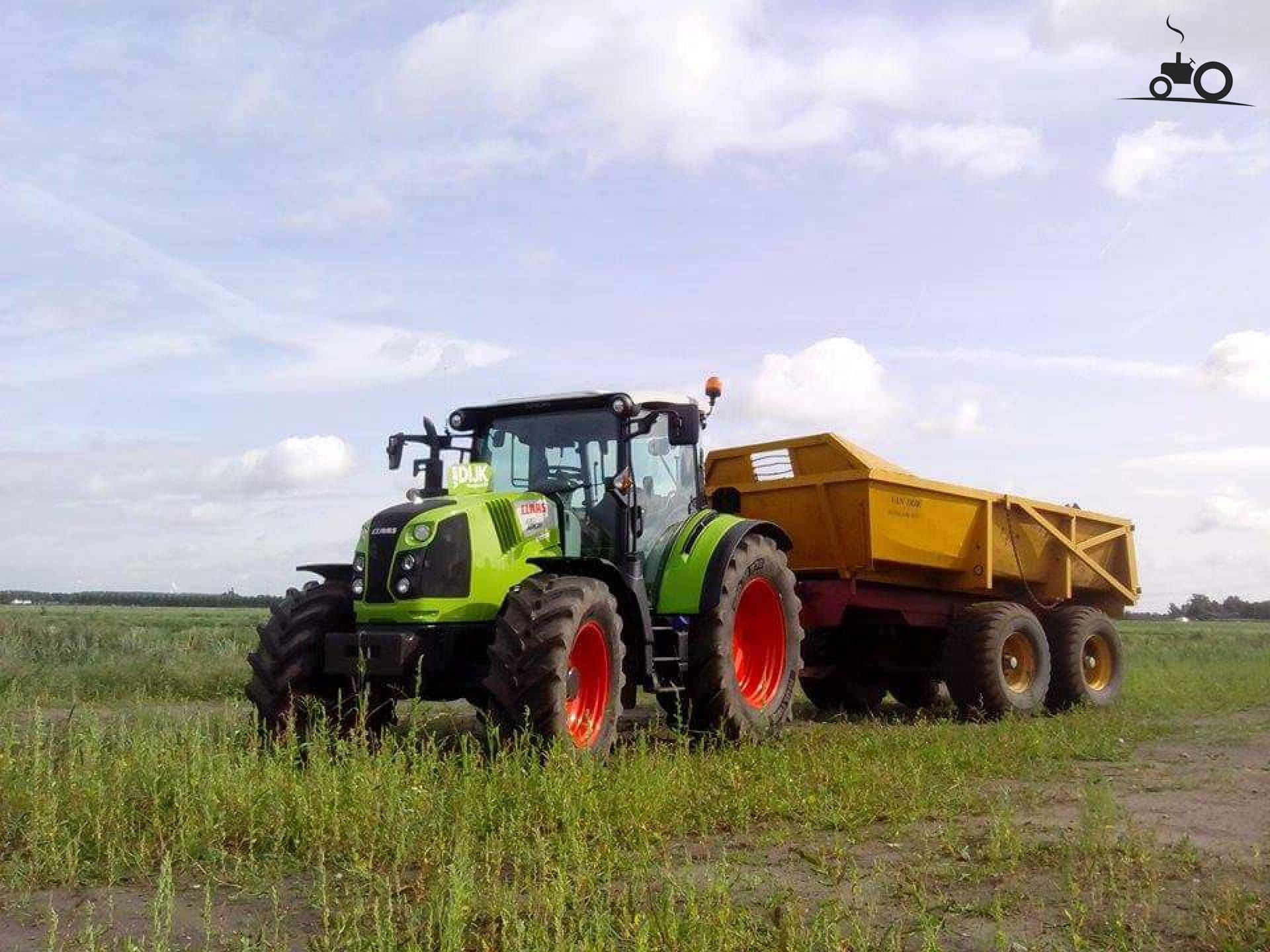 Foto Claas Arion 420 van Van Dijk Hoogland