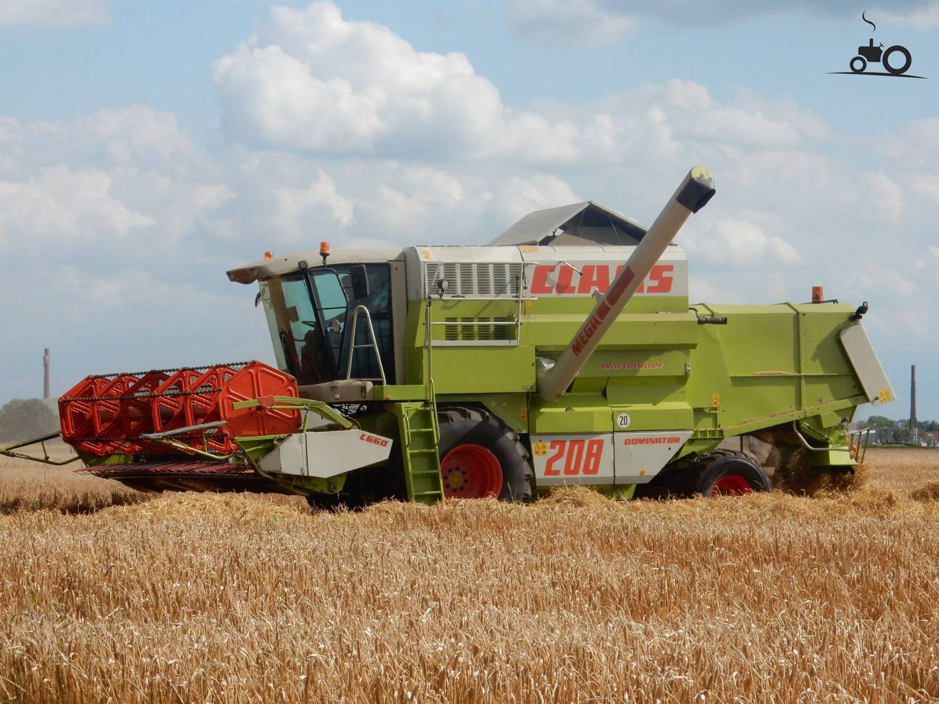 Claas Dominator 208 Mega - United Kingdom - Tractor picture #976775