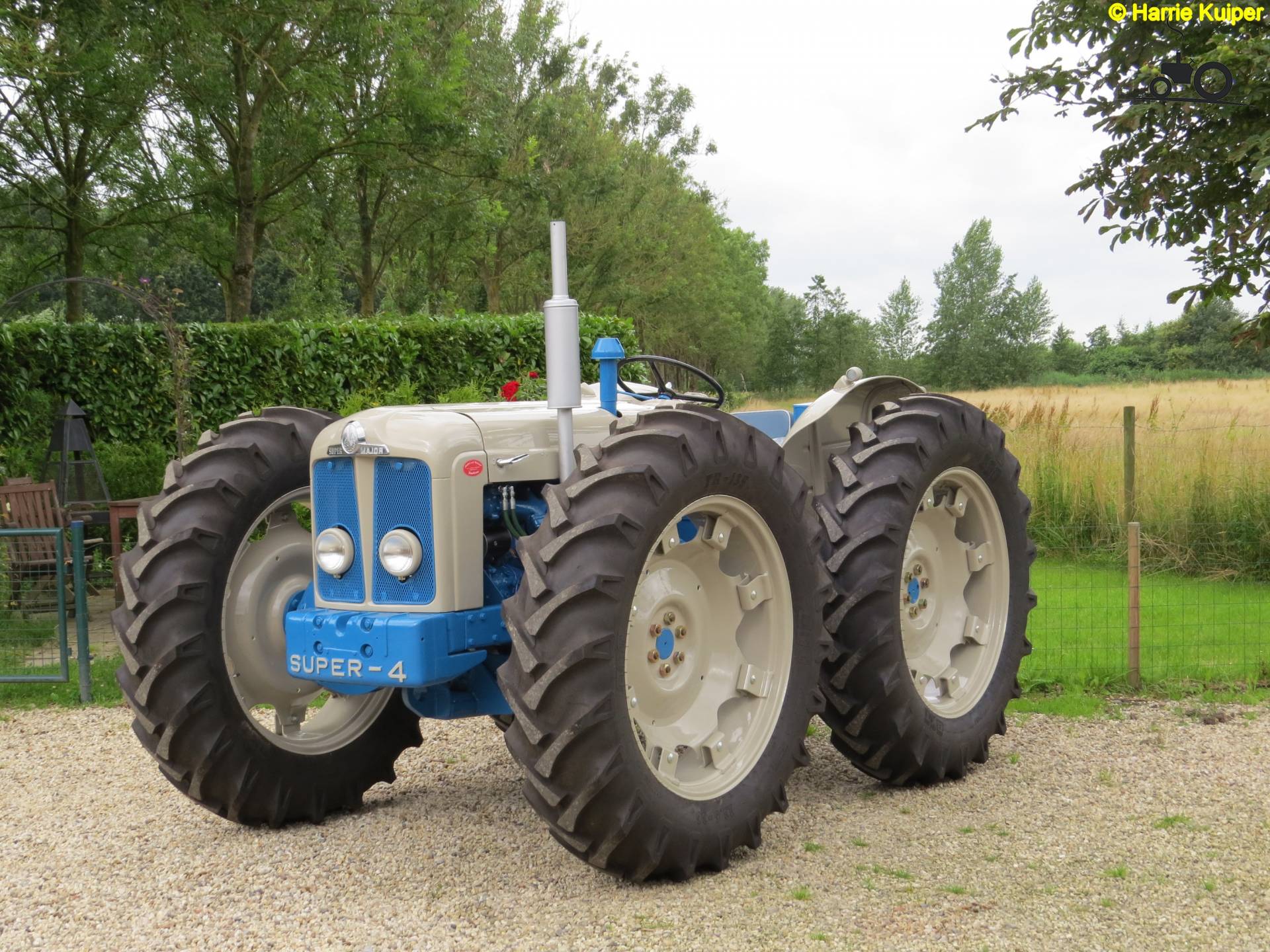 Foto County Super 4 #973470