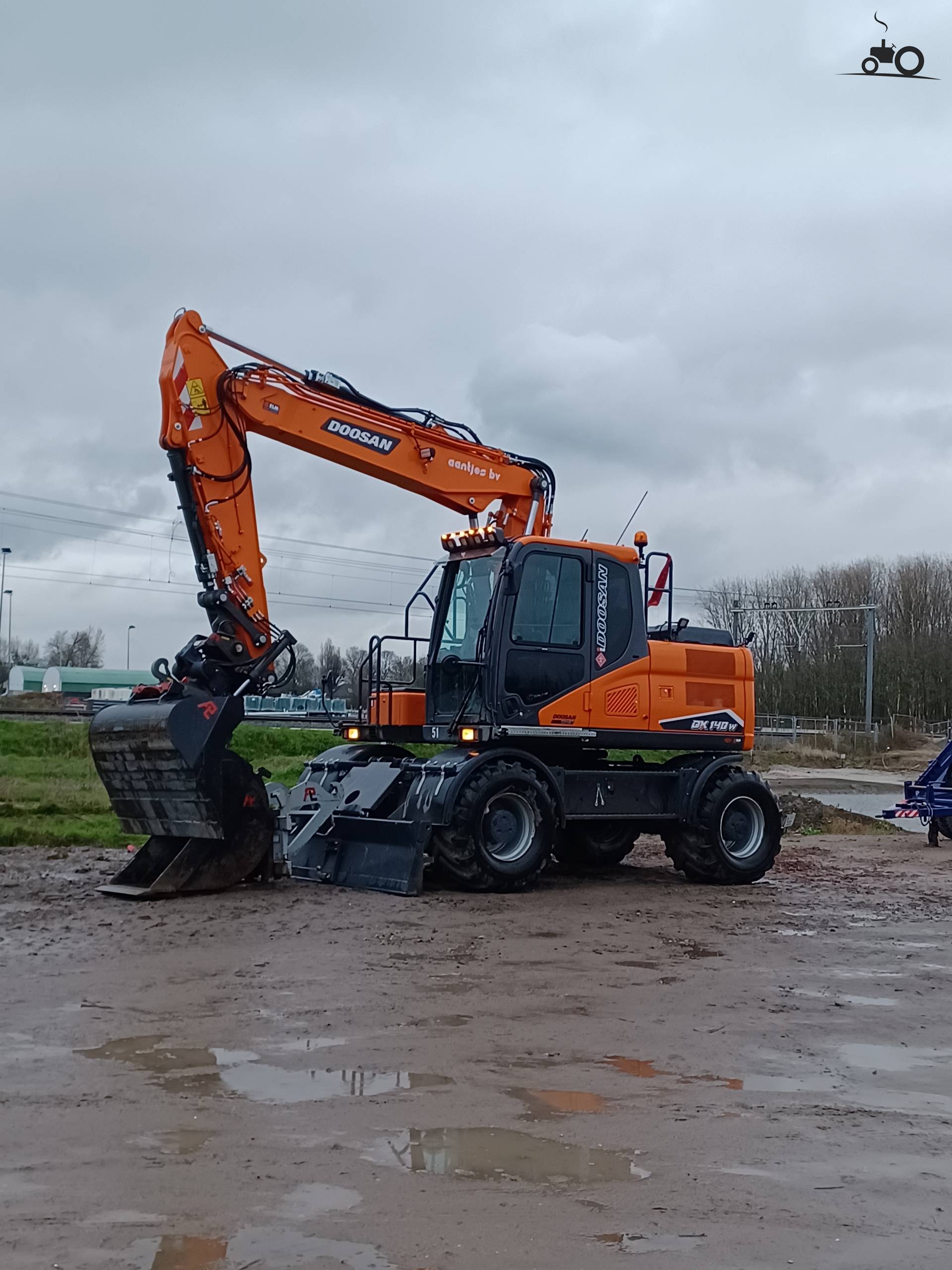 Doosan DX140W