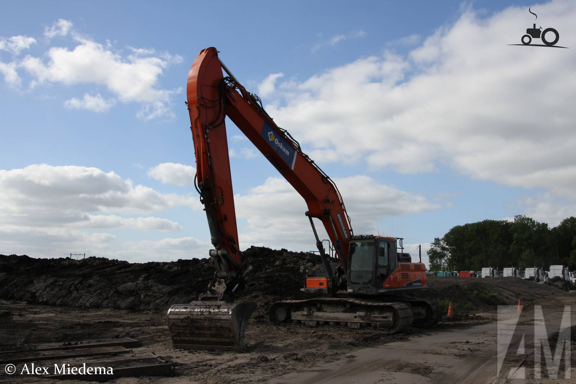 Foto Doosan DX 300 LC van Loonbedrijf en Verhuur van ...