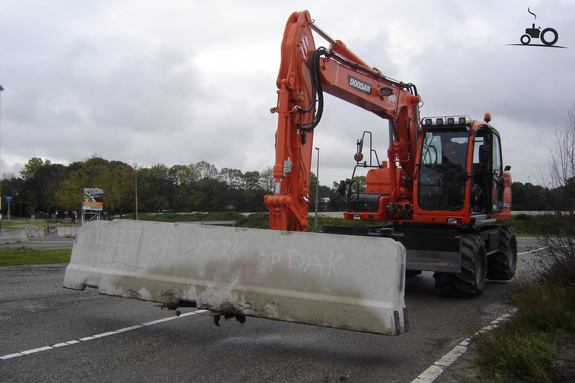 Foto Doosan DX140W #413977