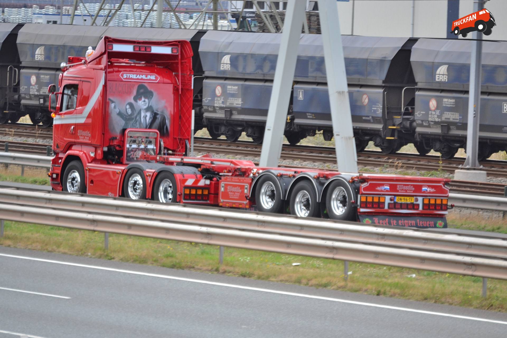 Foto D-TEC containerchassis van Weeda Transportbedrijf B.V.