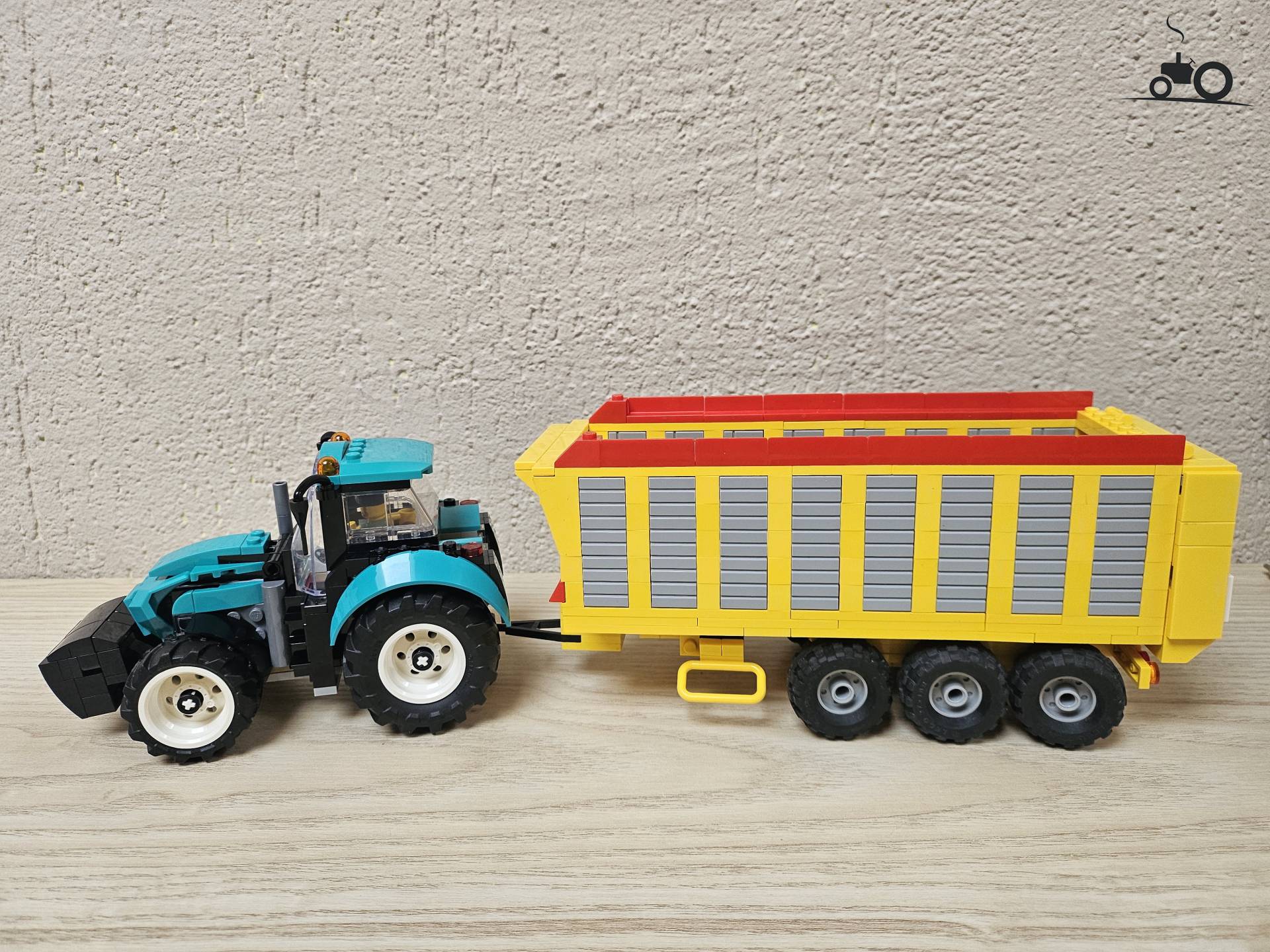 Imposant Zelfbouw Veenhuis met Nieuwe LEGO City Tractor
