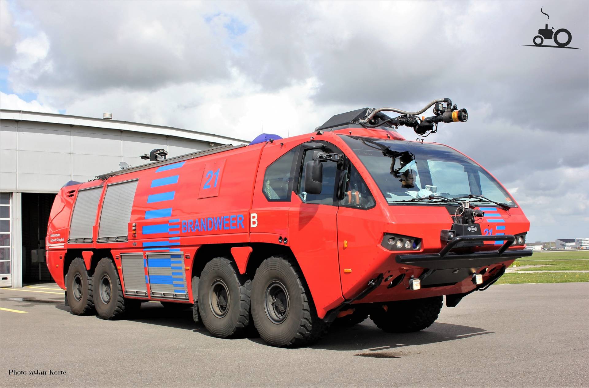 Foto Emergency One crashtender van Amsterdam Airport Schiphol