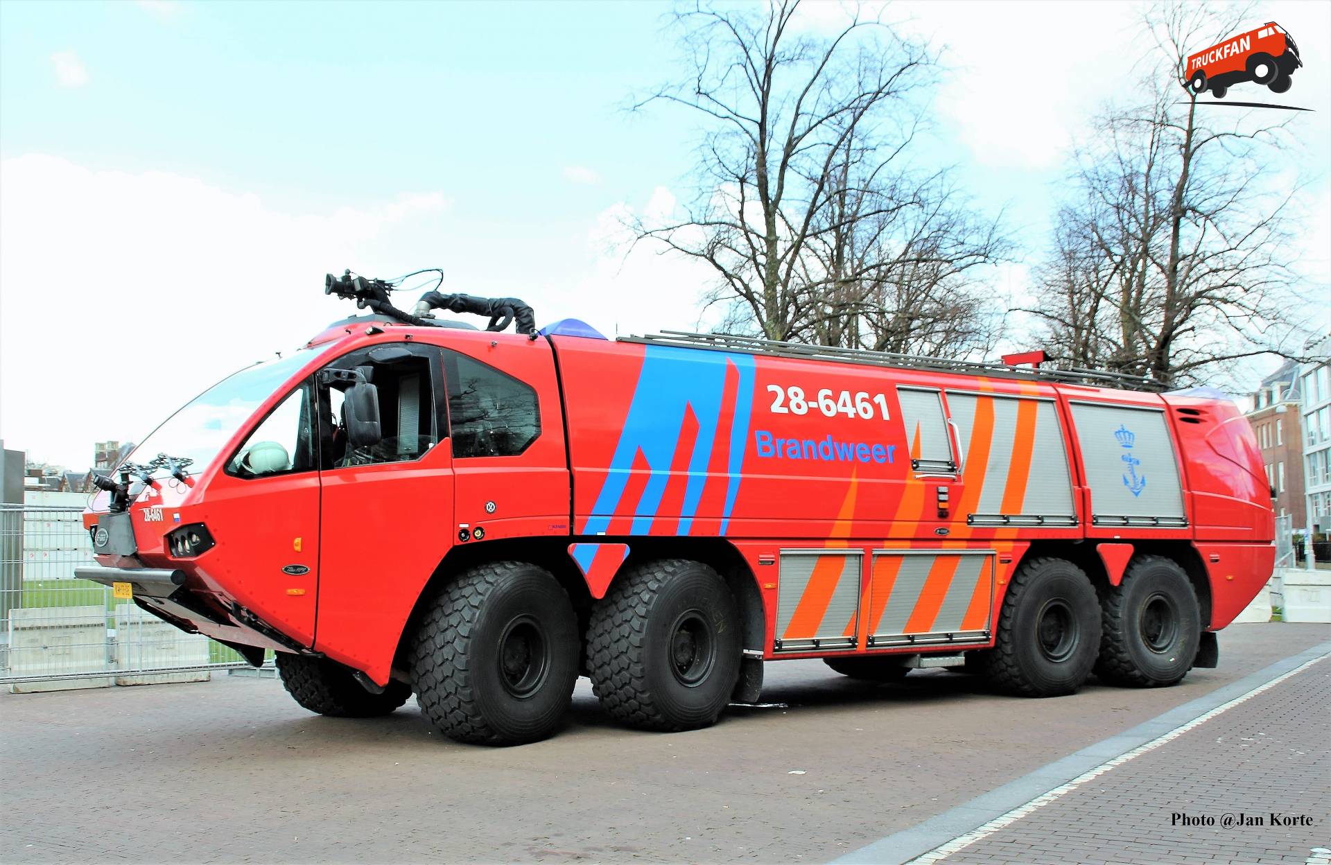 Foto Emergency One crashtender van Ministerie van Defensie