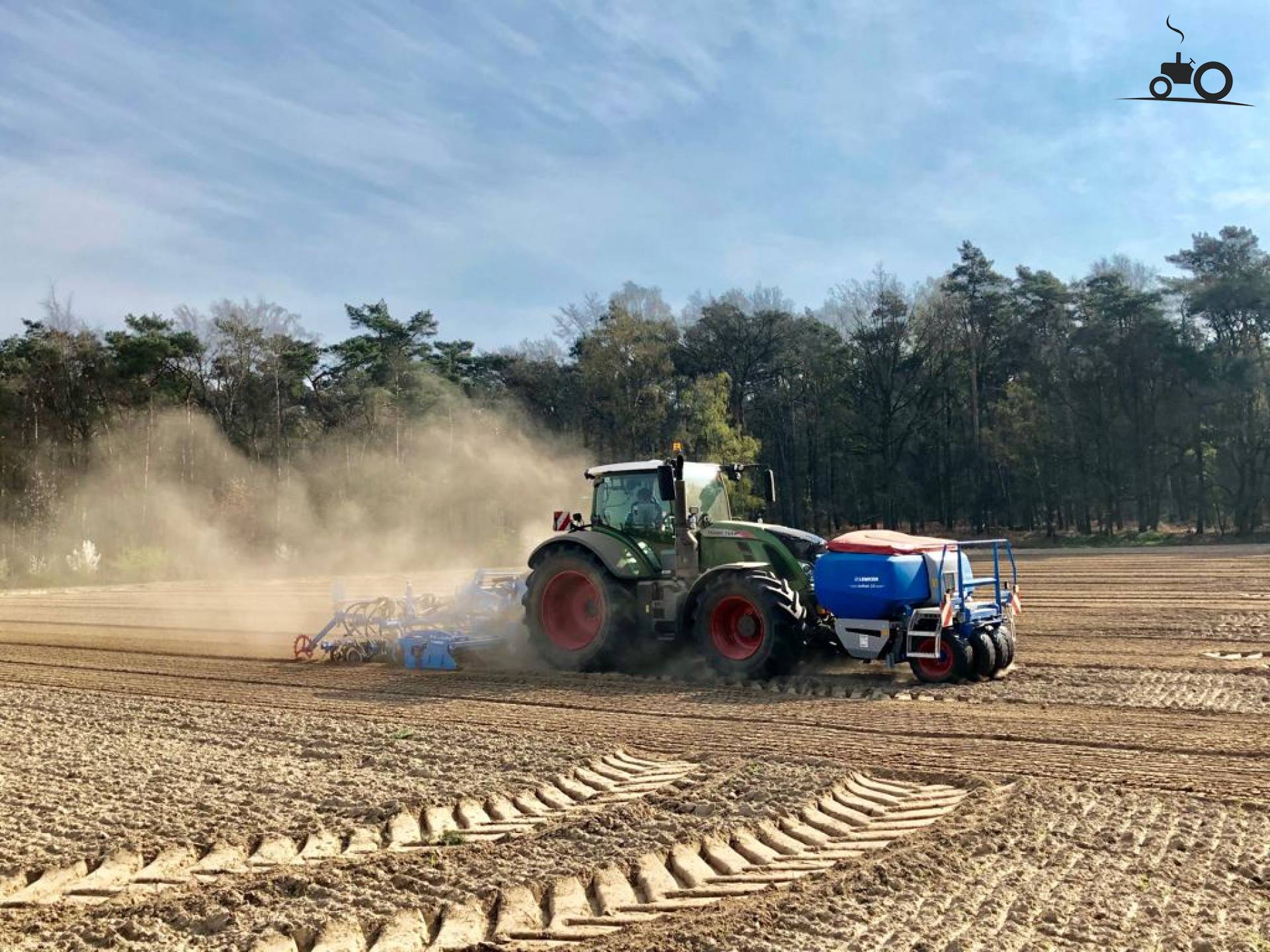 Foto Fendt 724 van Loonbedrijf Vriezen