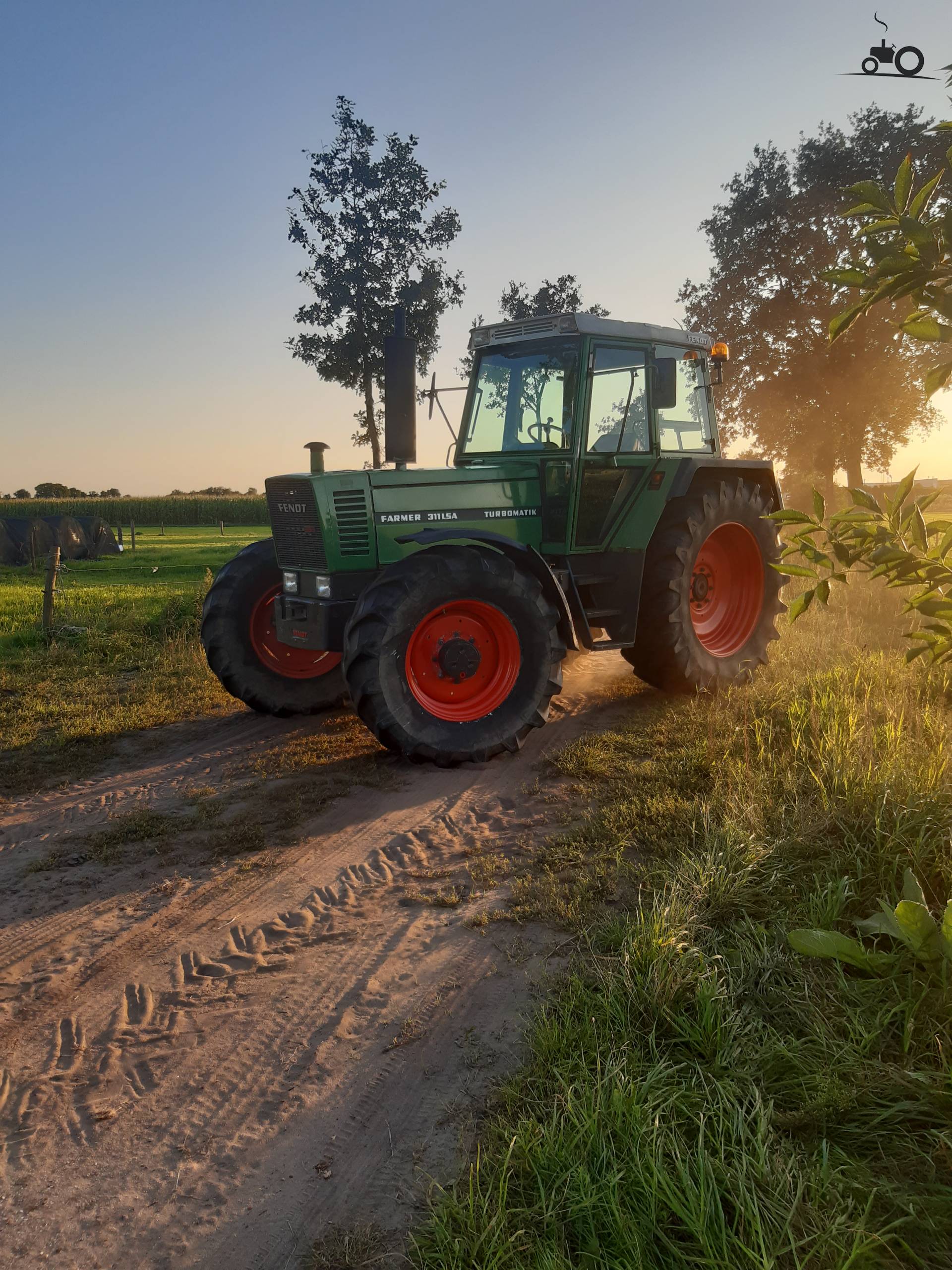 Foto Fendt 311 LSA #1383342