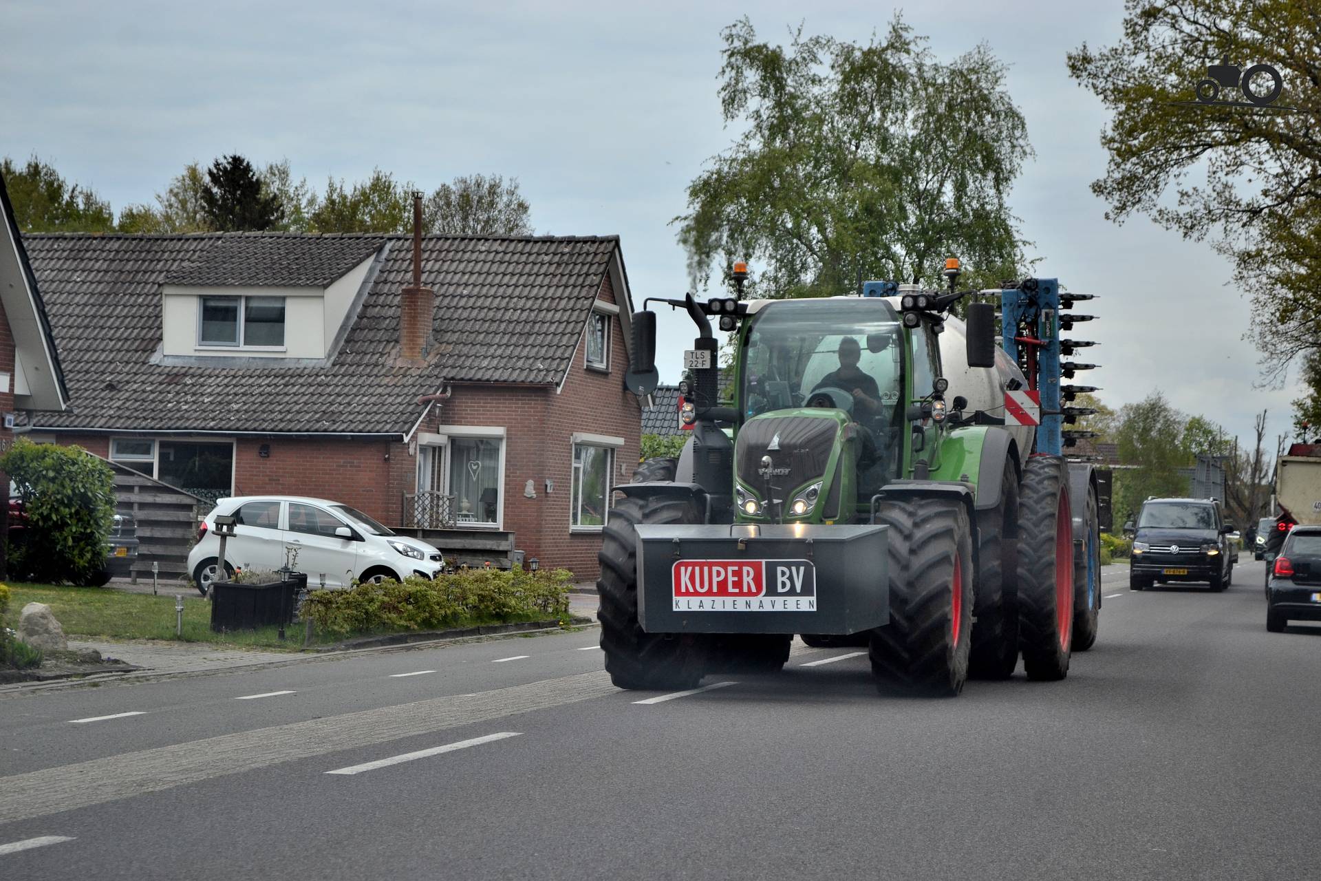 Foto Fendt 724 van Handels- en Loonbedrijf Kuper BV