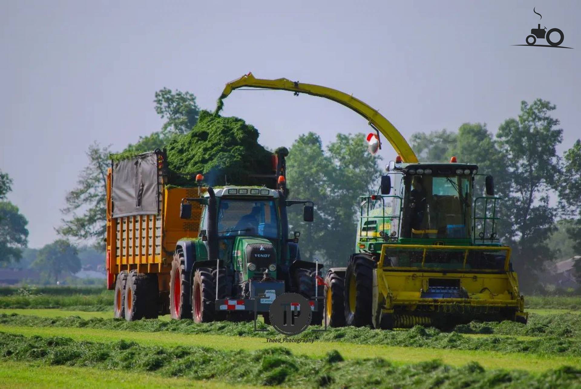 Fendt 820TMS Met Johndeere hakselaar