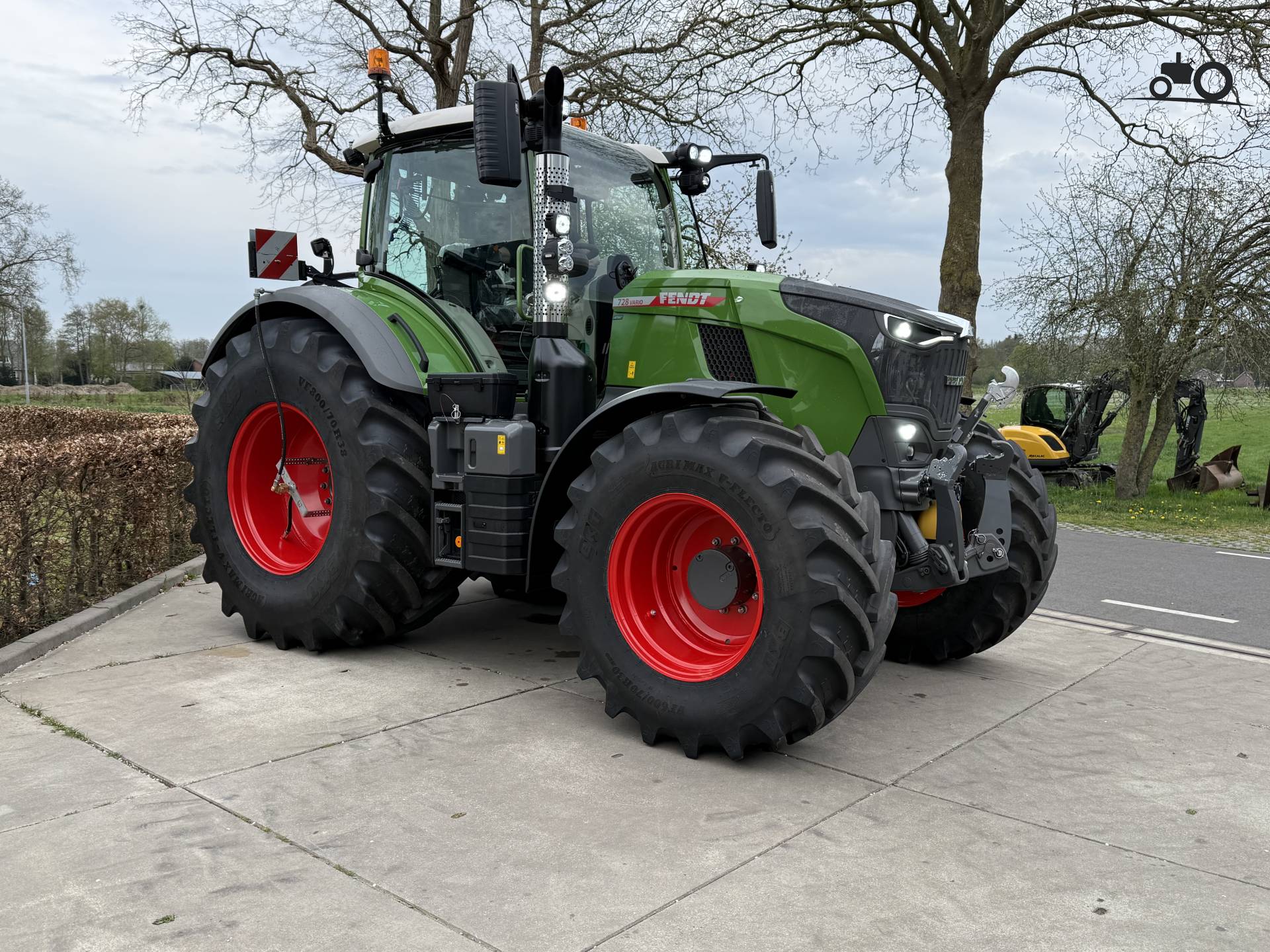 "het zou ook via zandbergen kunnen, die zijn ook go..." — Lucas