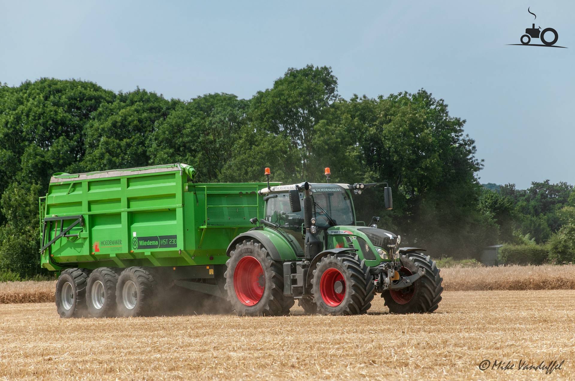 Foto Fendt 724 van Loonbedrijf Hoedemakers