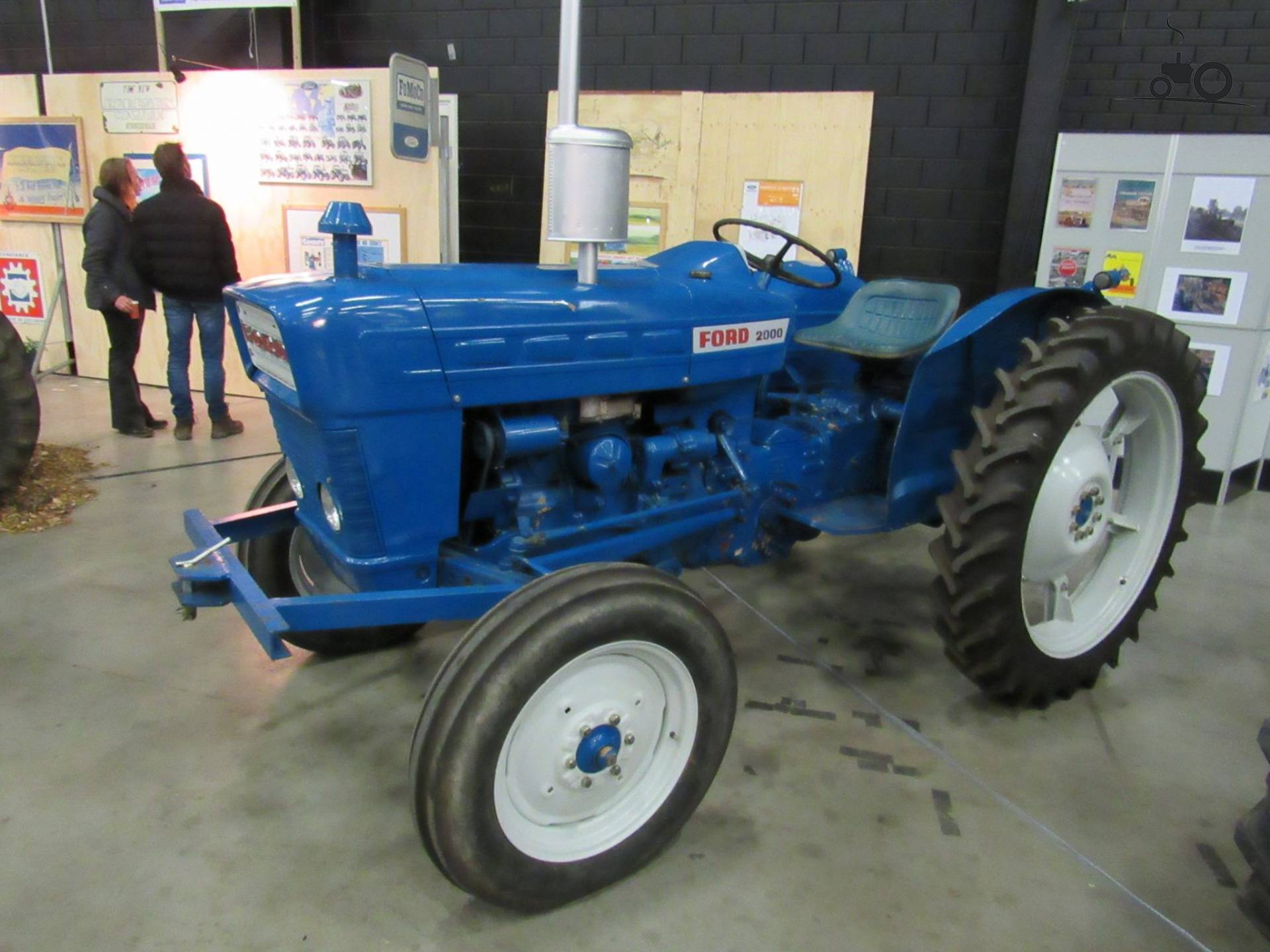 Foto Ford 2000 #1159489