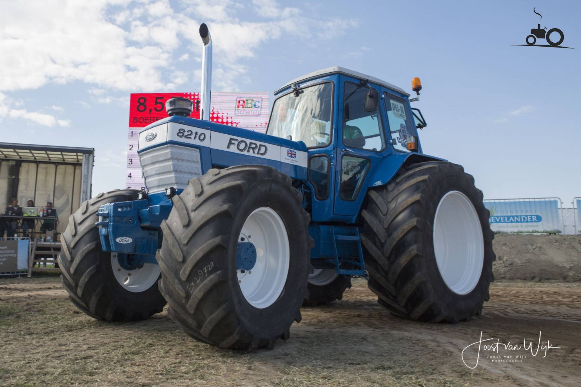 Ford 8210