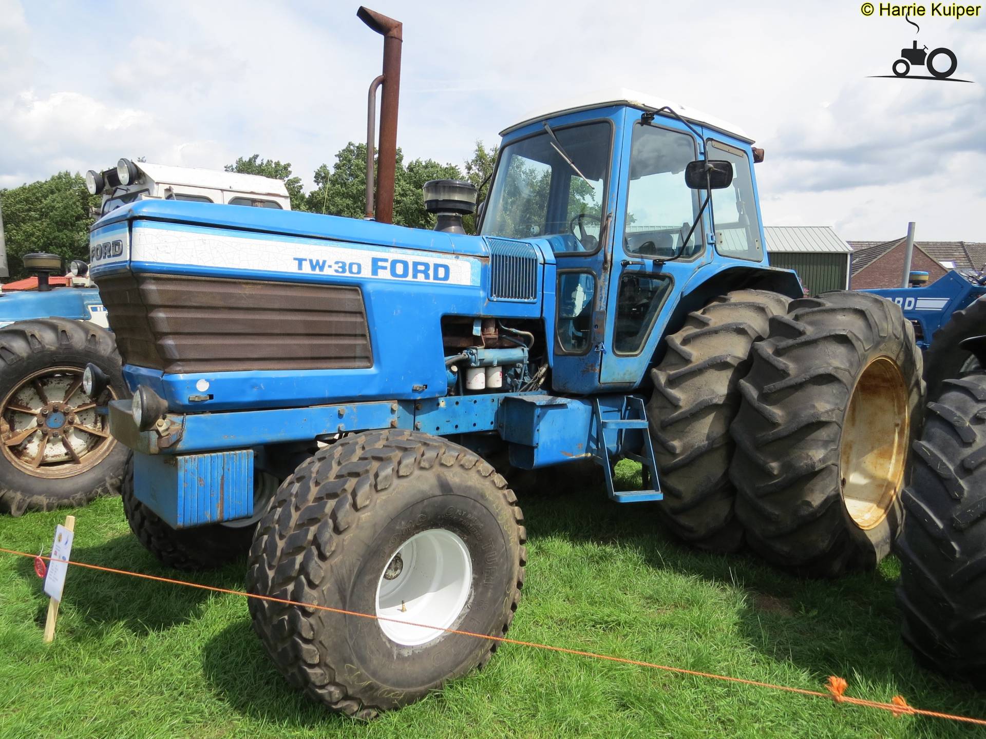 Foto Ford TW 30 #1179062