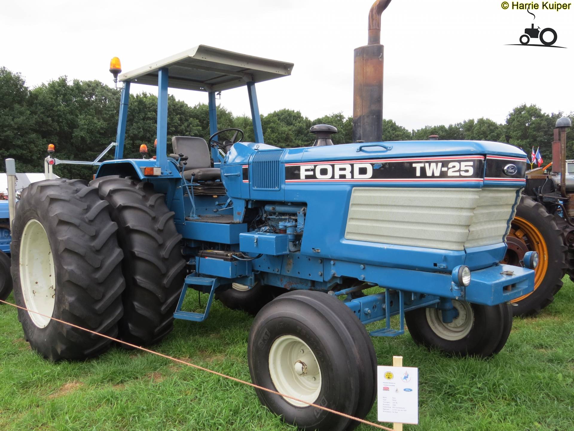 Foto Ford TW 25 #1179063