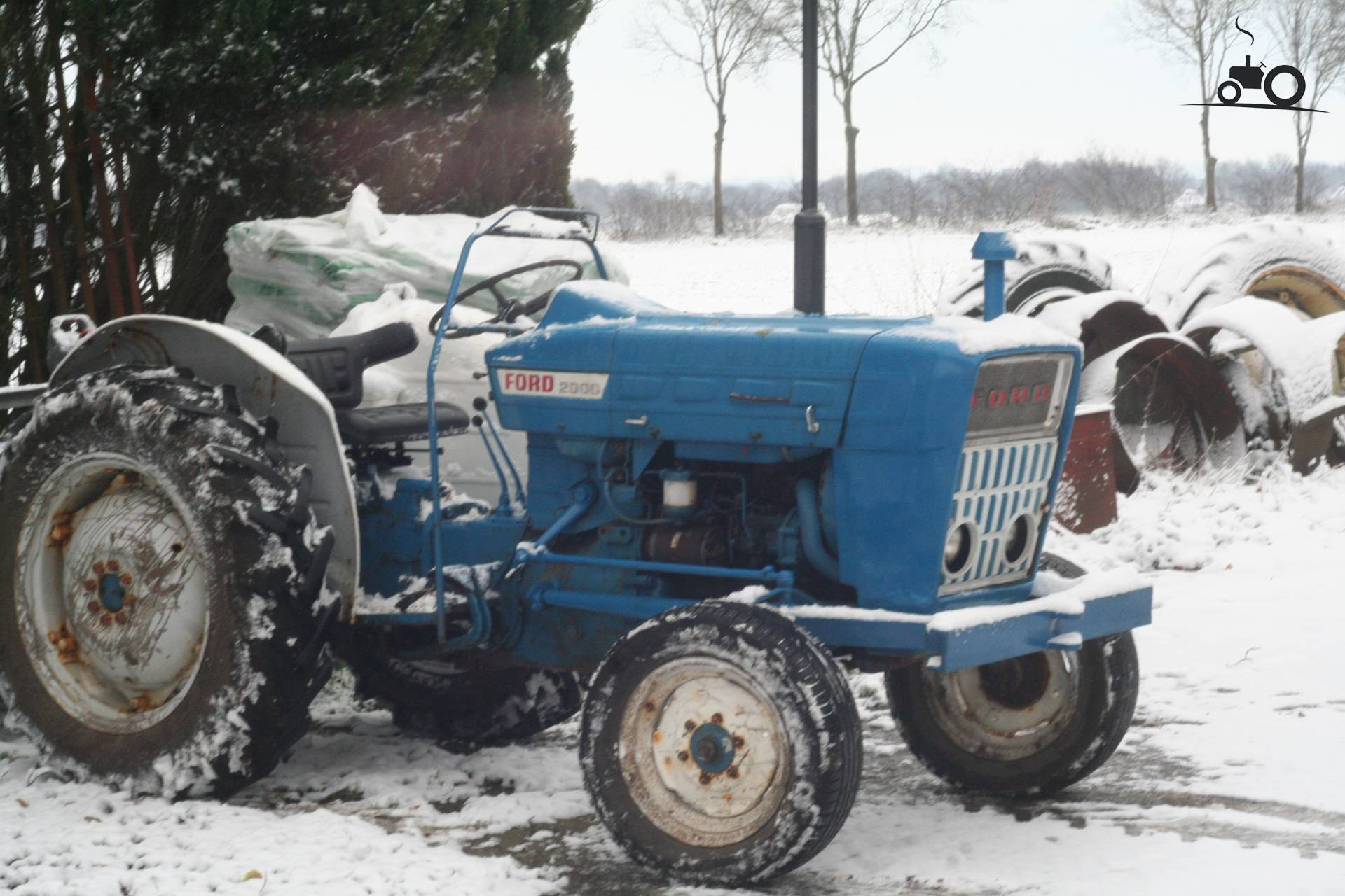 Foto Ford 2000 #1208254