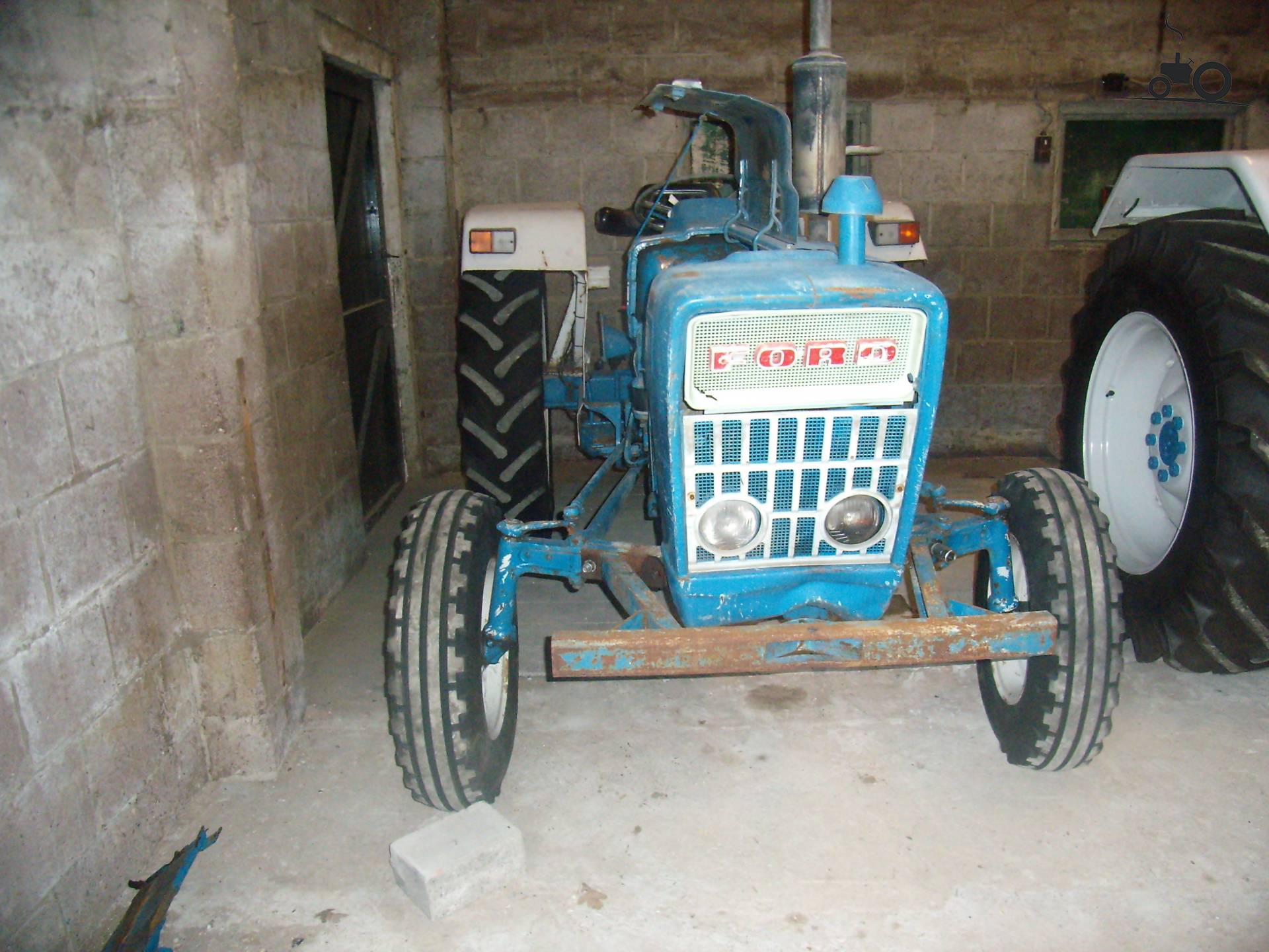 Foto Ford 2000 #1379749