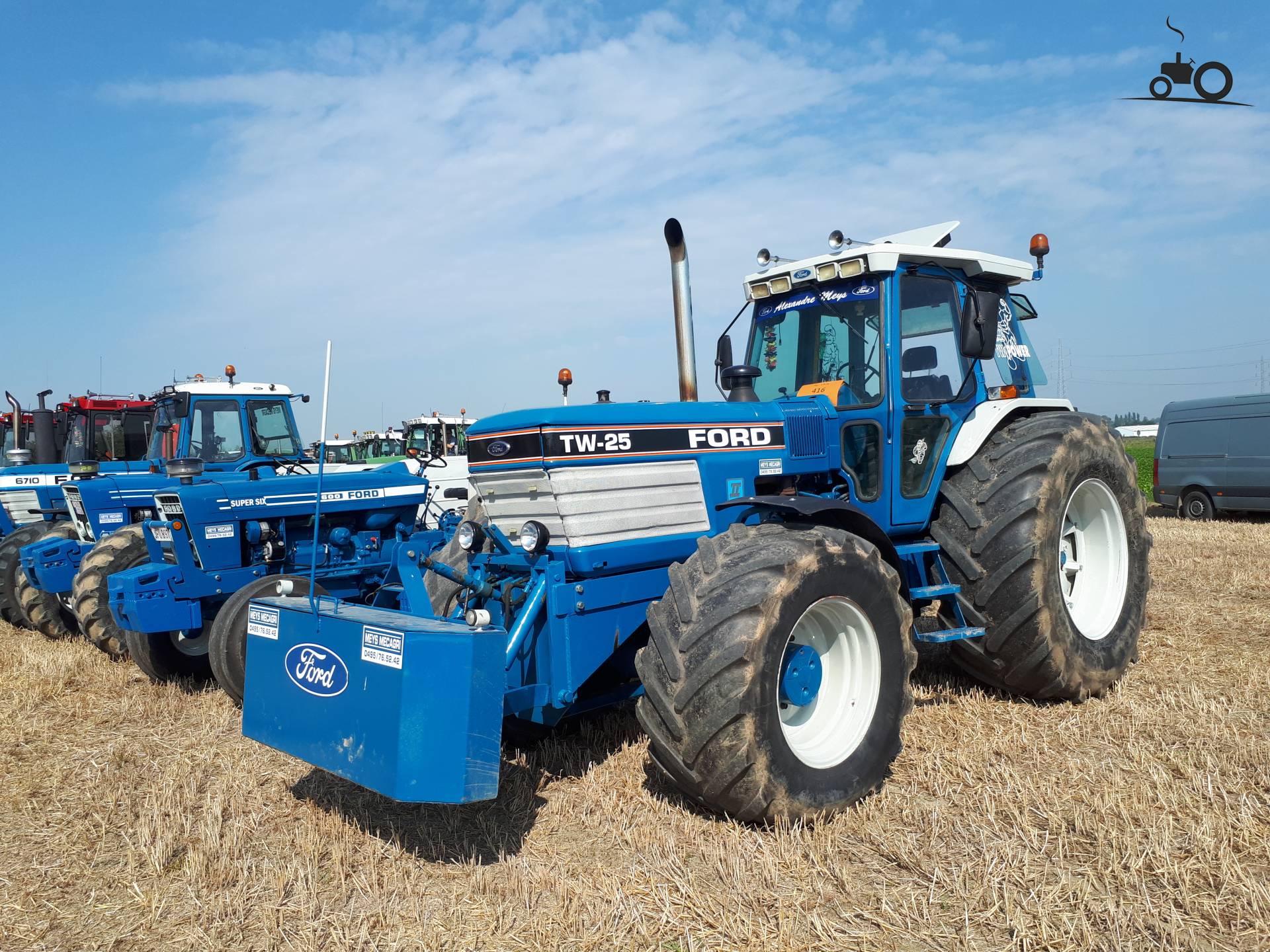 Foto Ford TW 25 #1434435