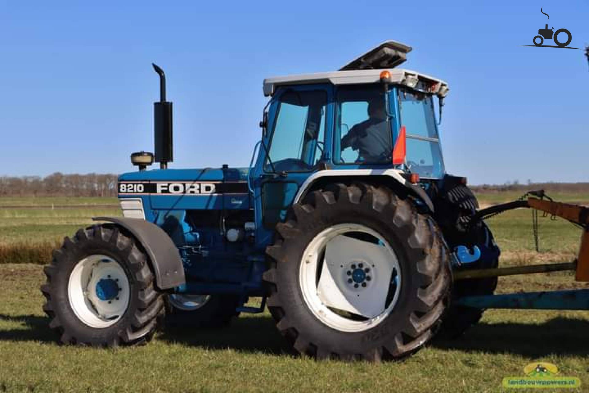Ford 8210 - France - Tracteur image #1462081