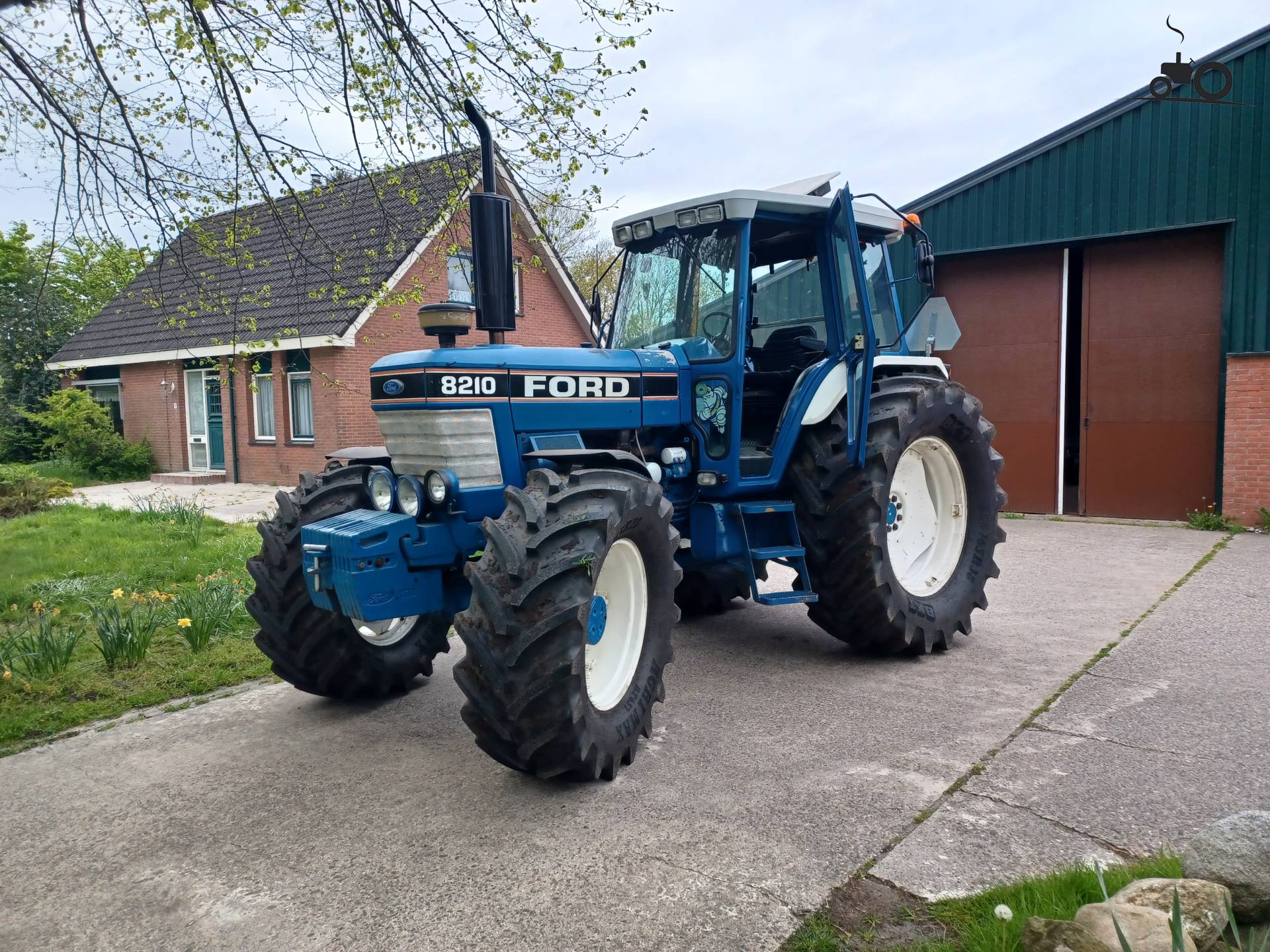 Foto Ford 8210 #1469647