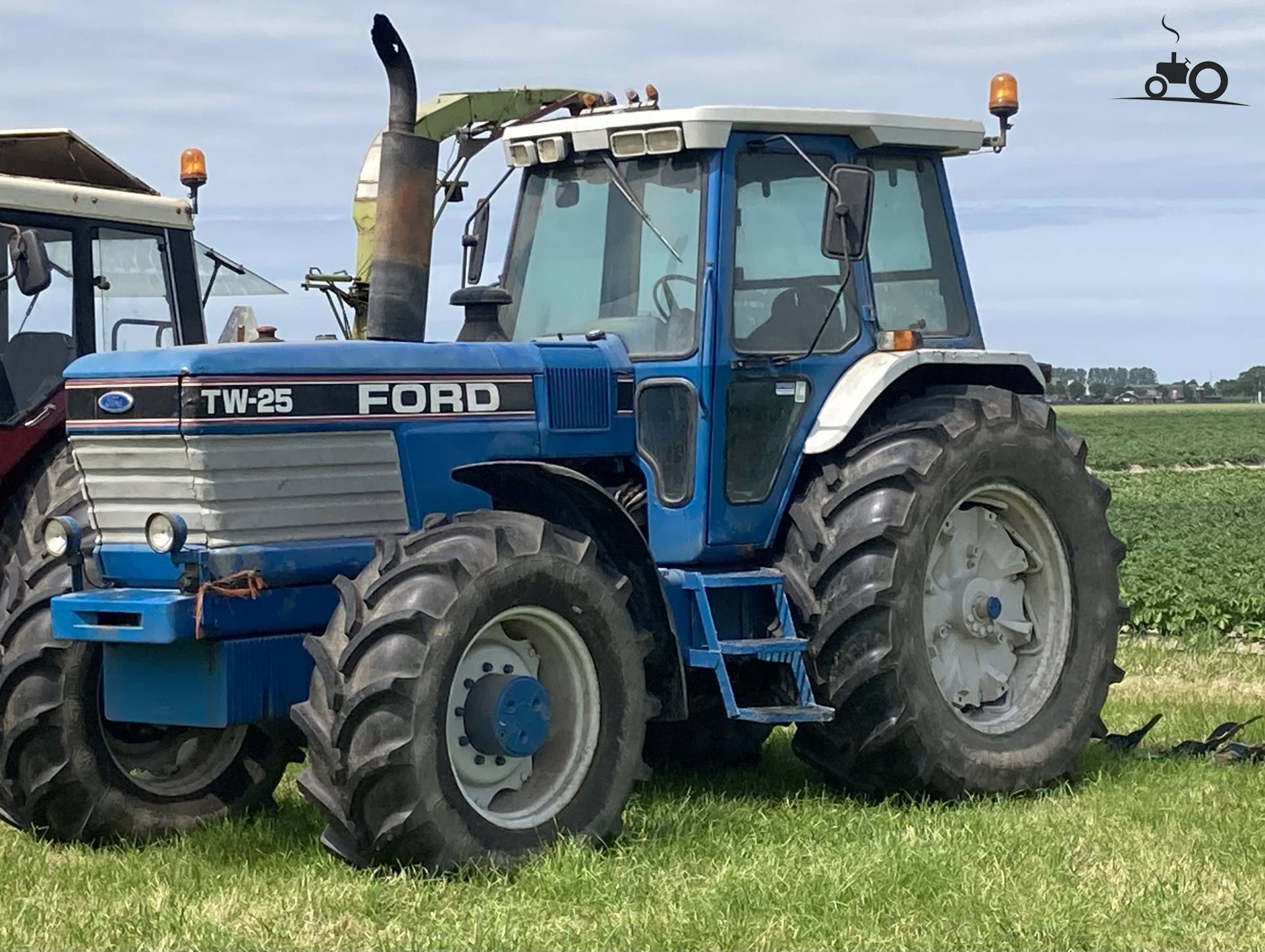 Ford TW 25 - France - Tracteur image #1477213