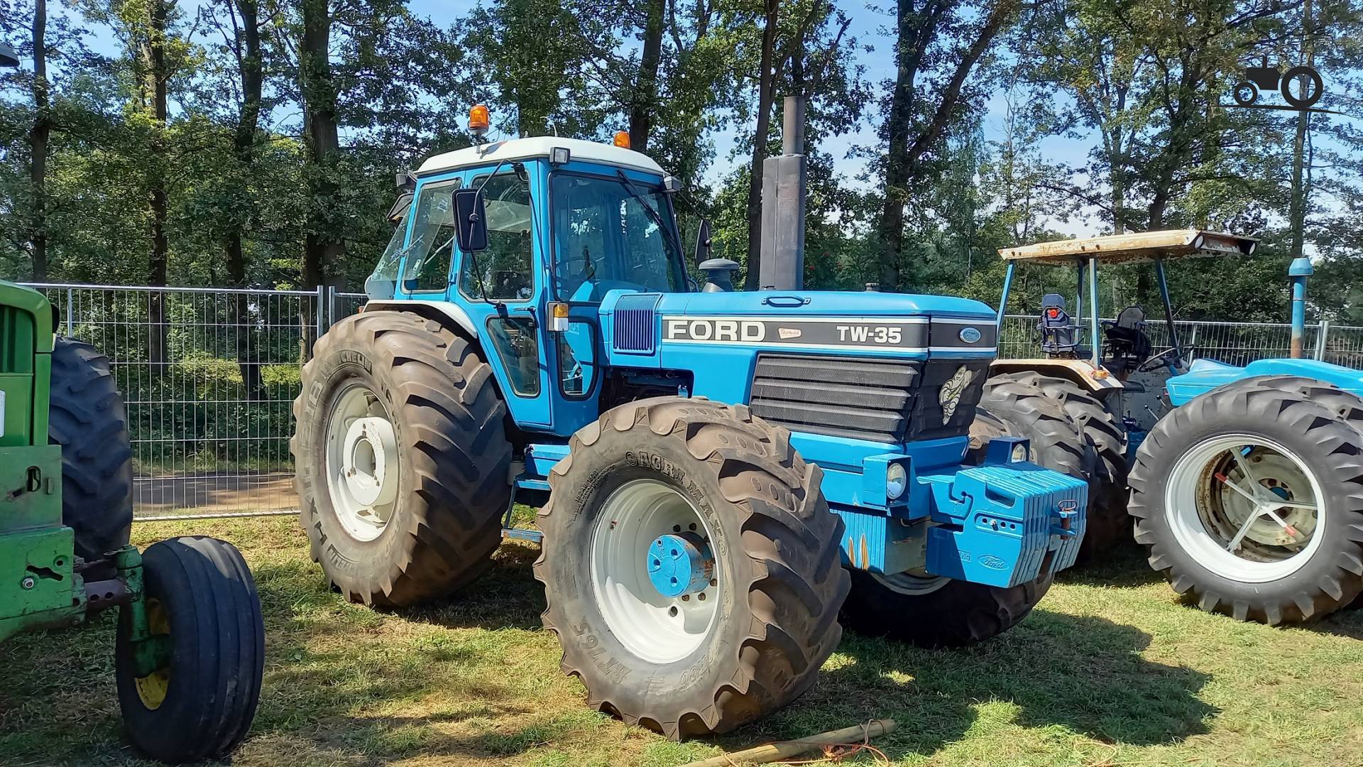 Foto Ford TW 35 #1483599