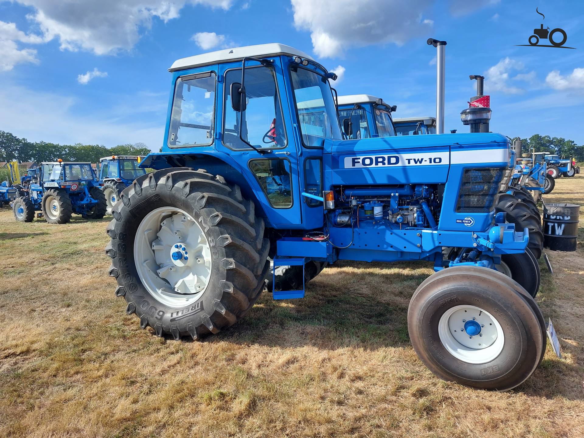 Foto Ford TW 10 #1488150