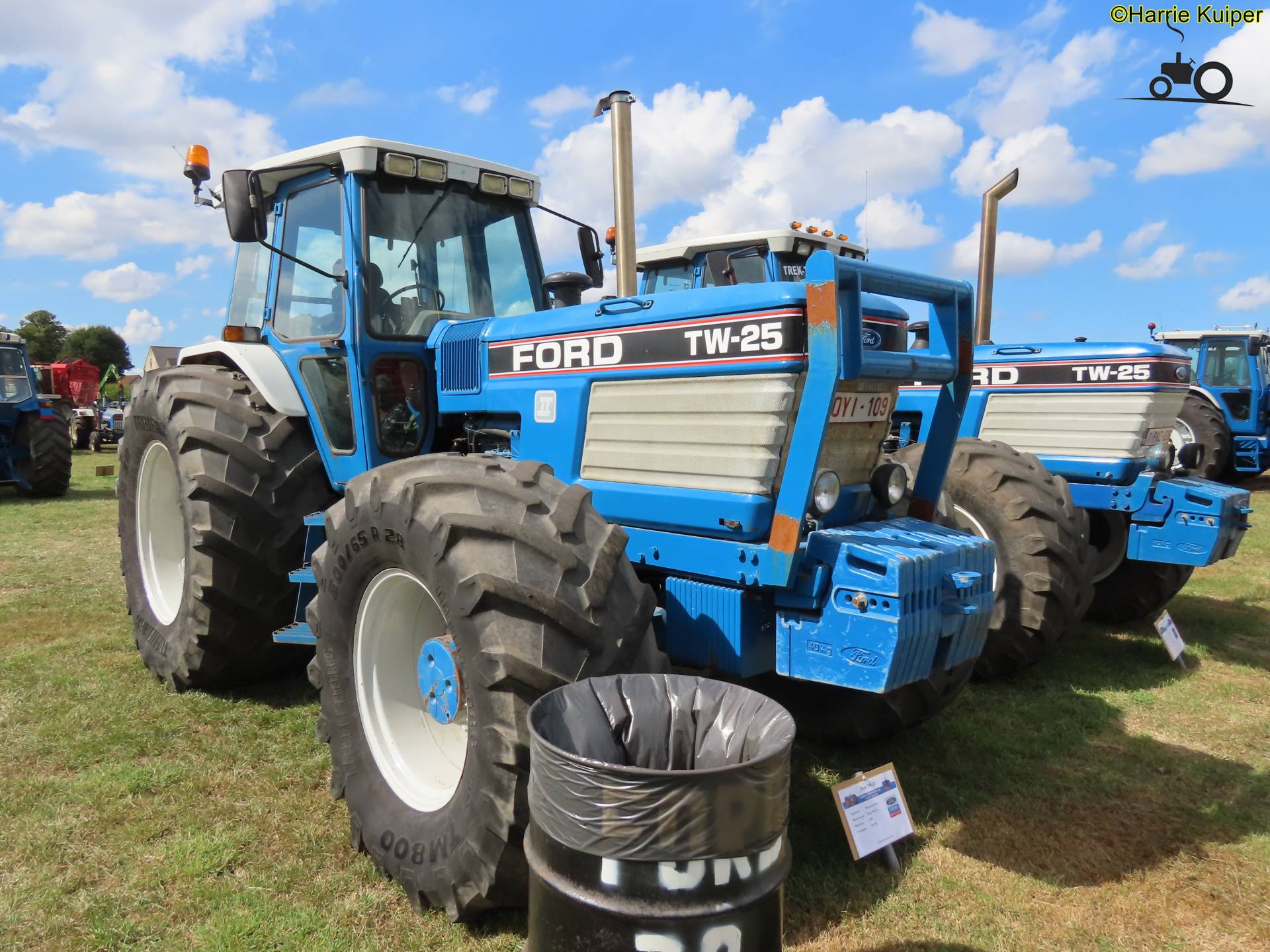 Foto Ford TW 25 #1490293