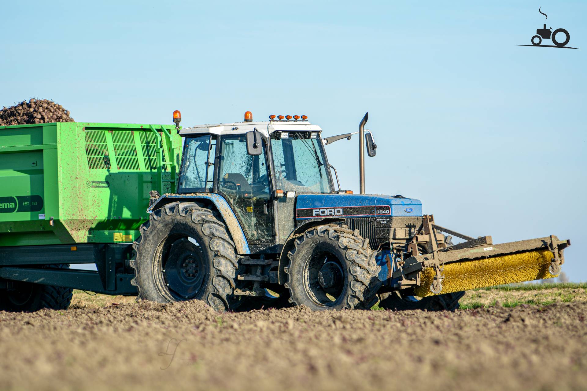 Ford 7840 in de rode bieten