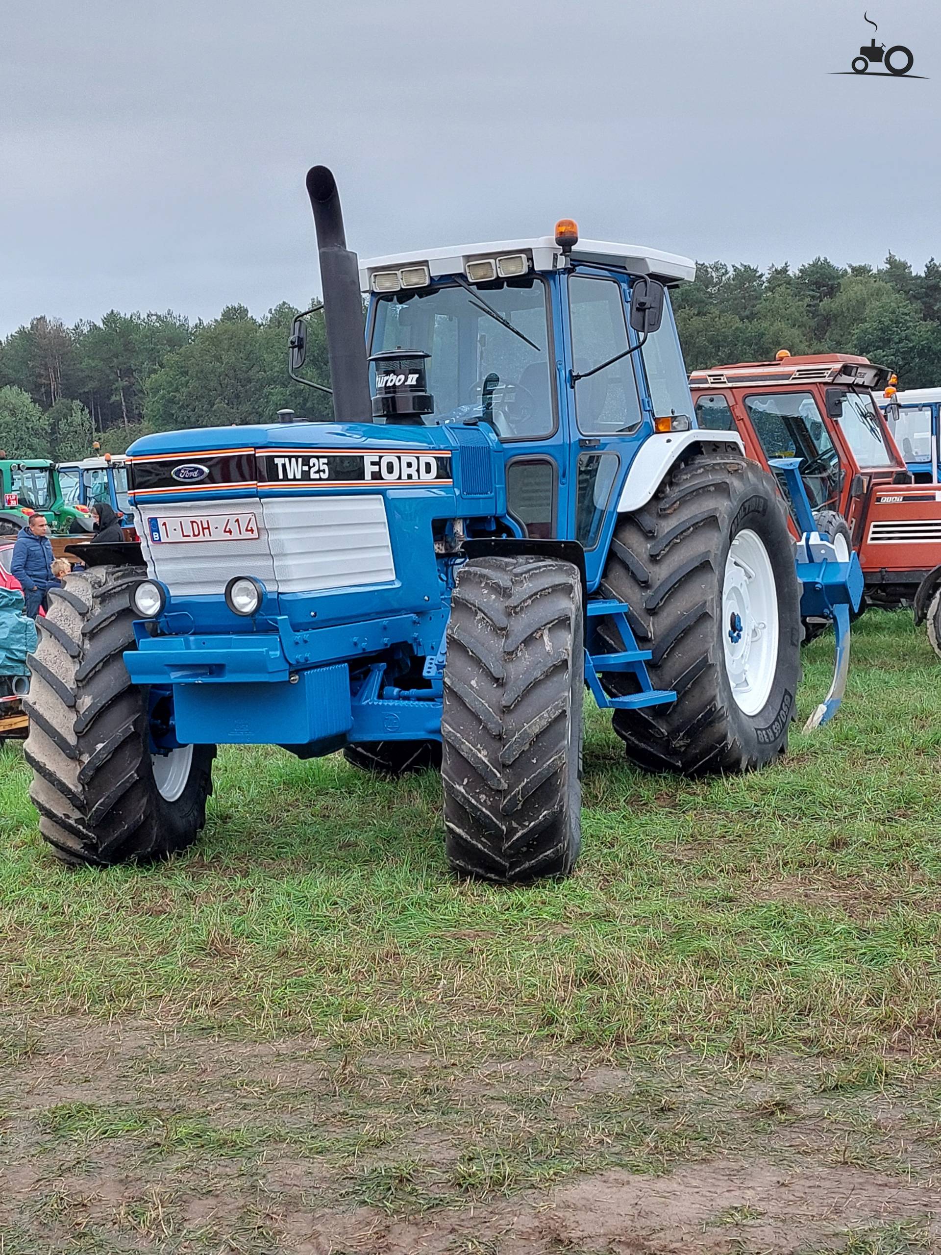 Foto Ford TW 25 #1504601