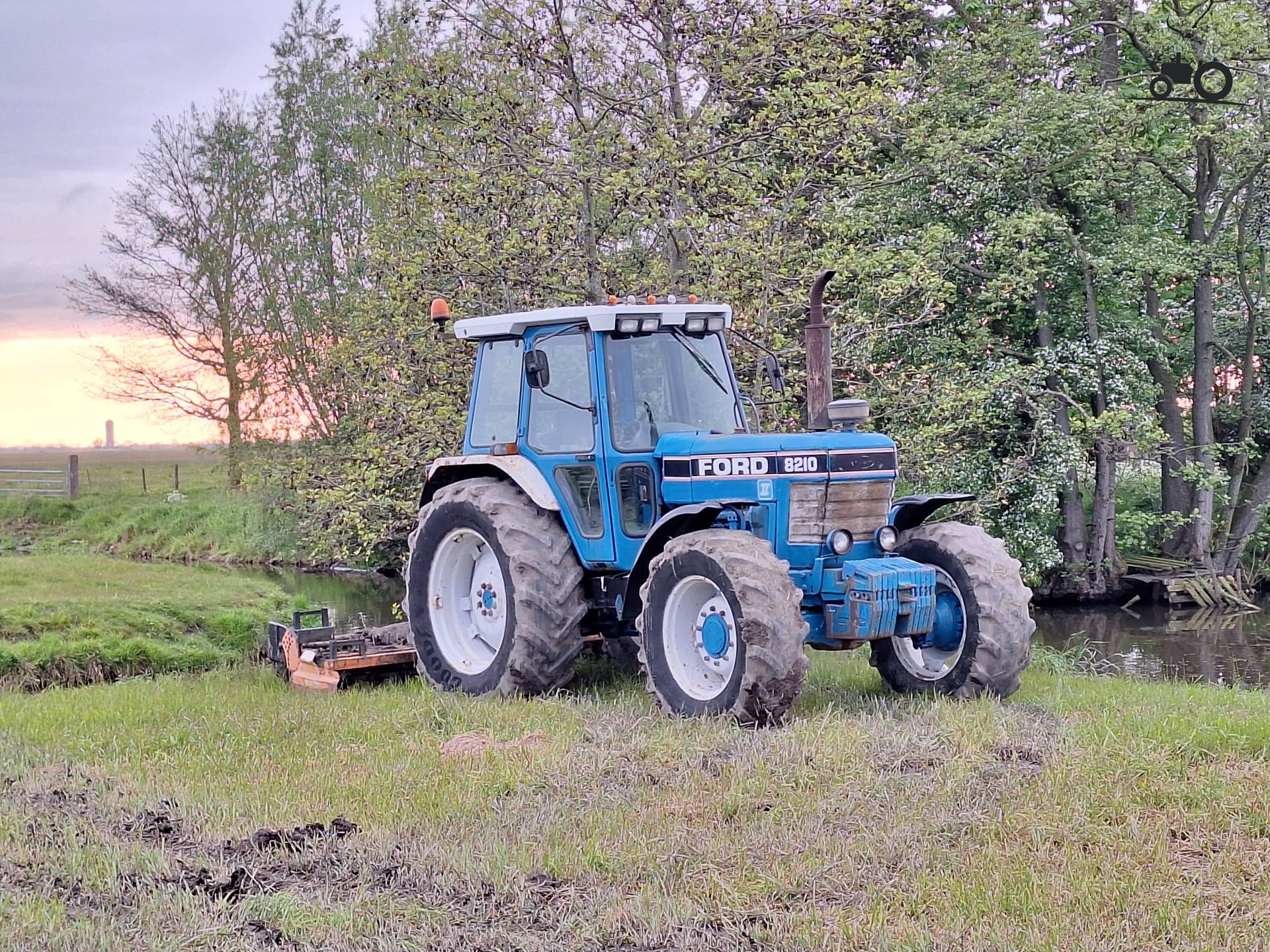 Foto Ford 8210 #1565457