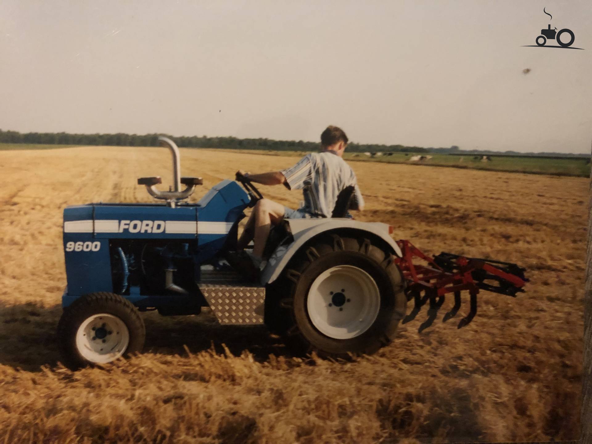 Zelfbouw trekker met 6 cilinder motor