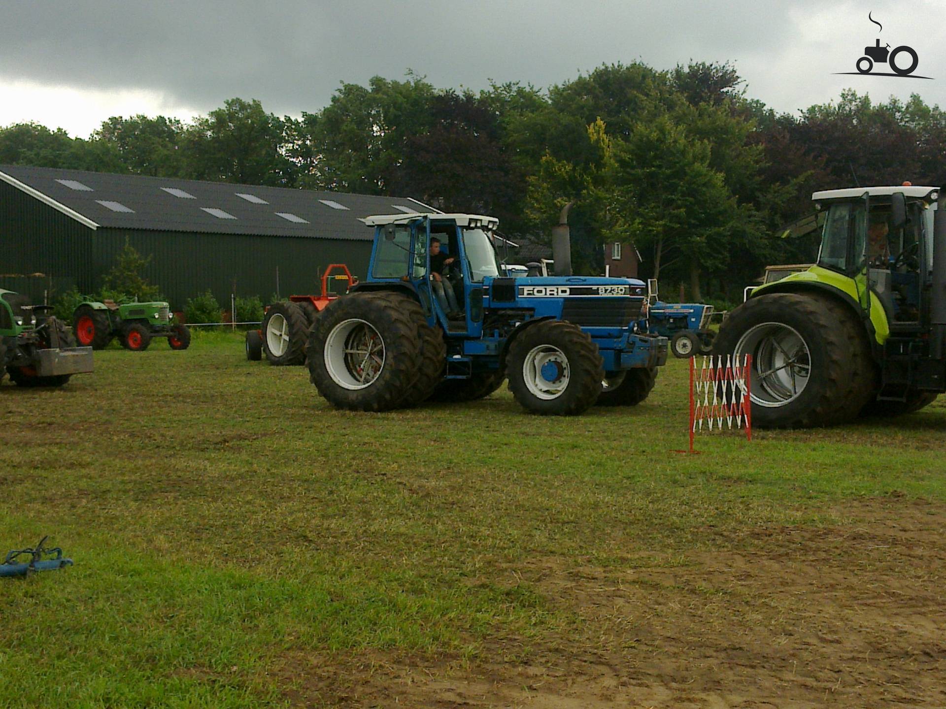 Foto Ford 8730 #403221