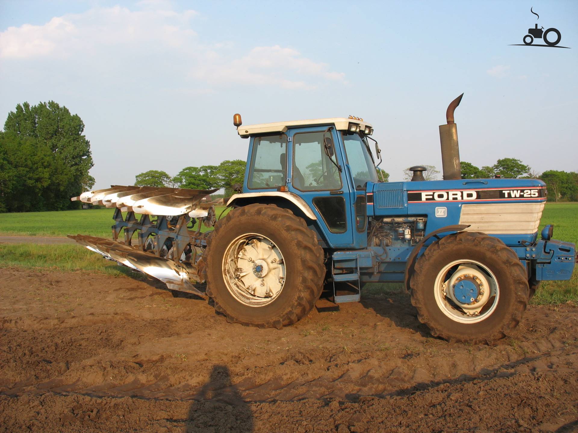 Foto Ford TW 25 #48923