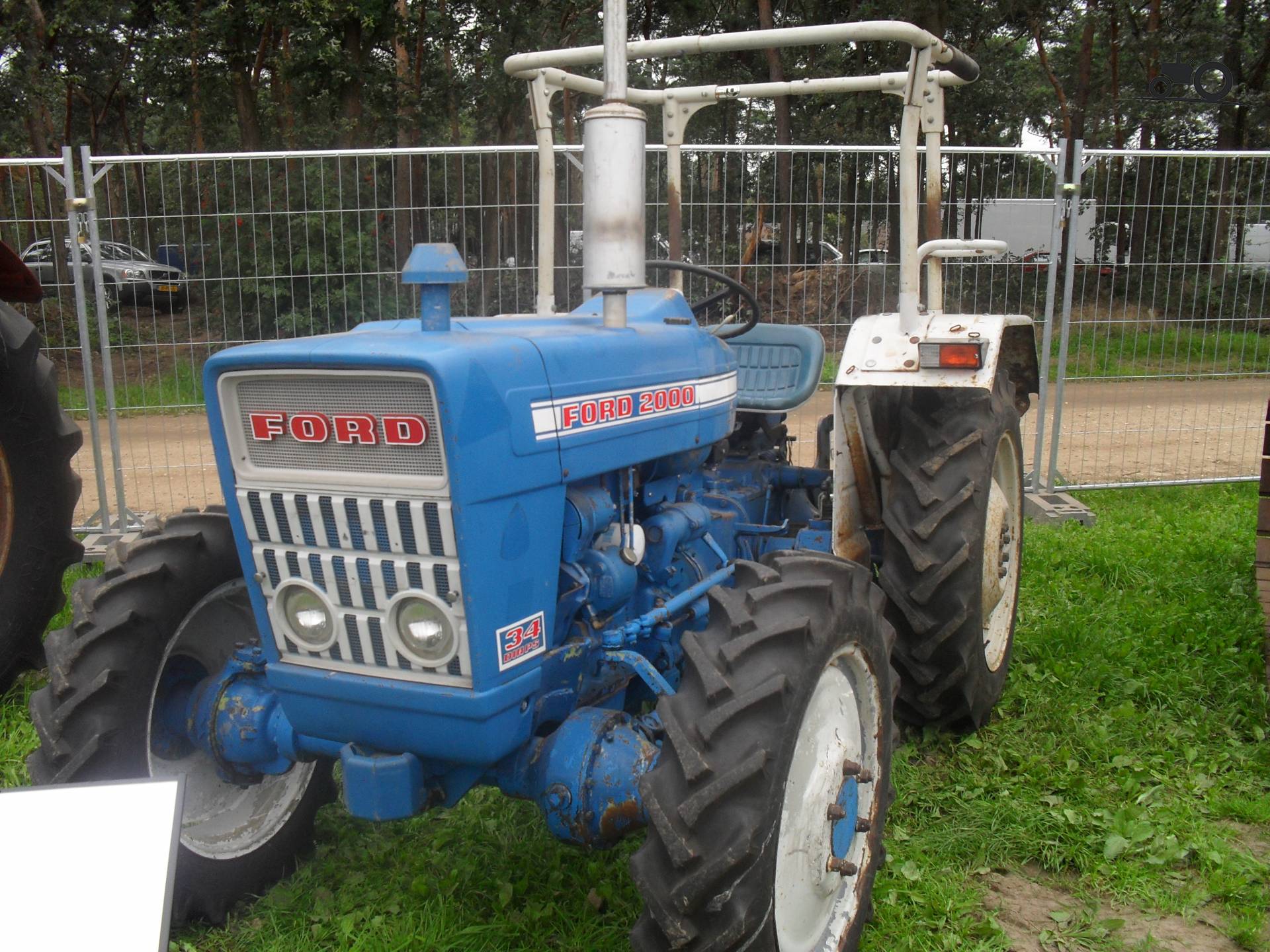 Foto Ford 2000 #581190