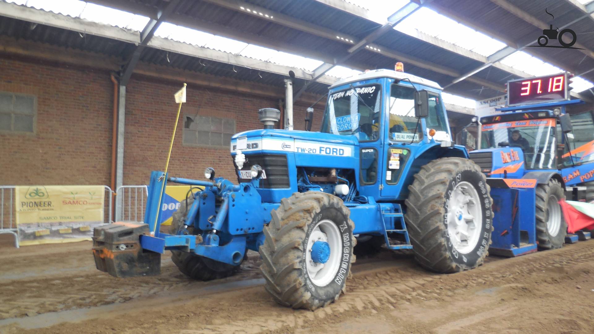 Foto Ford TW 20 #735417