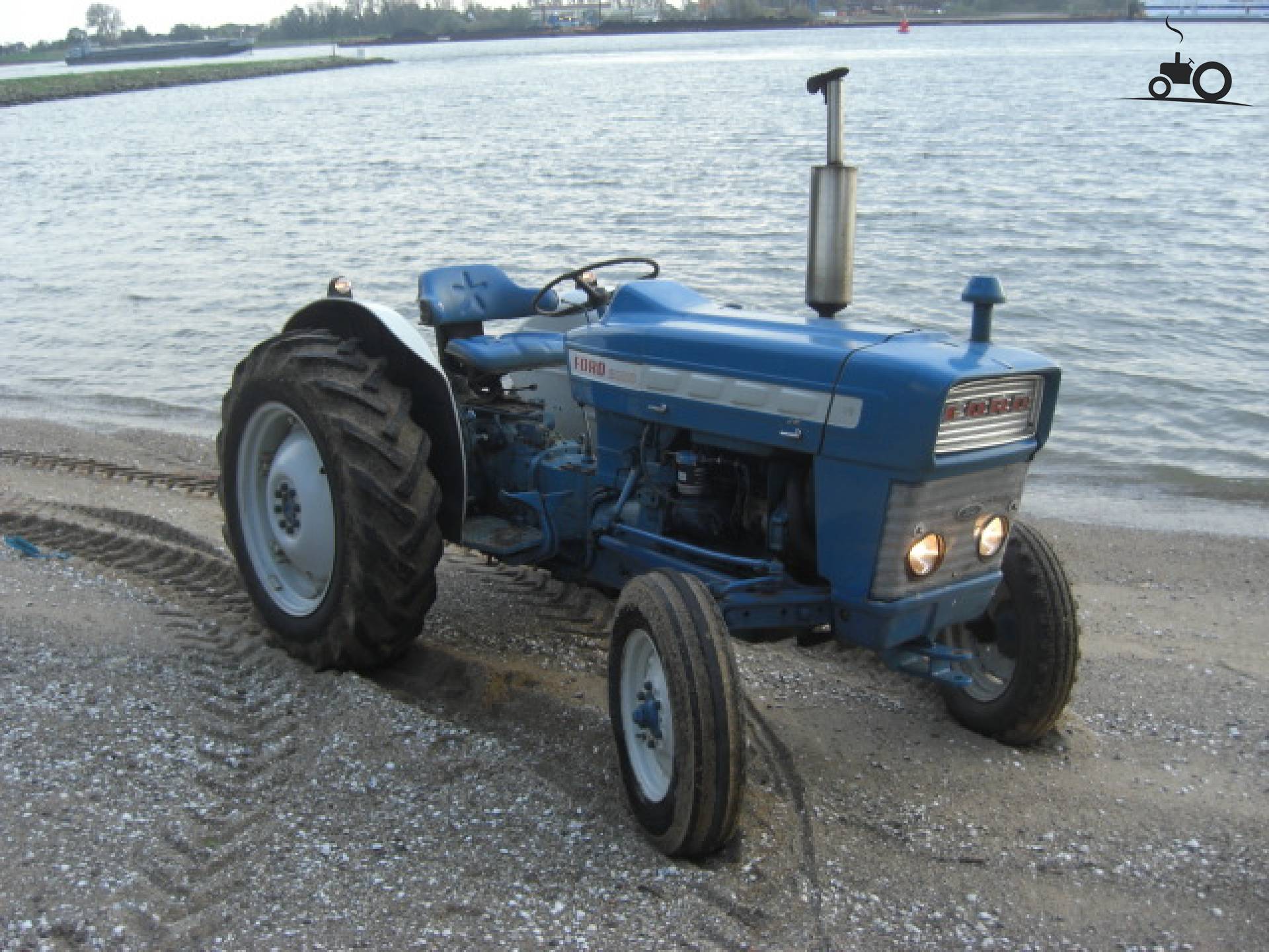 Foto Ford 2000 #879563