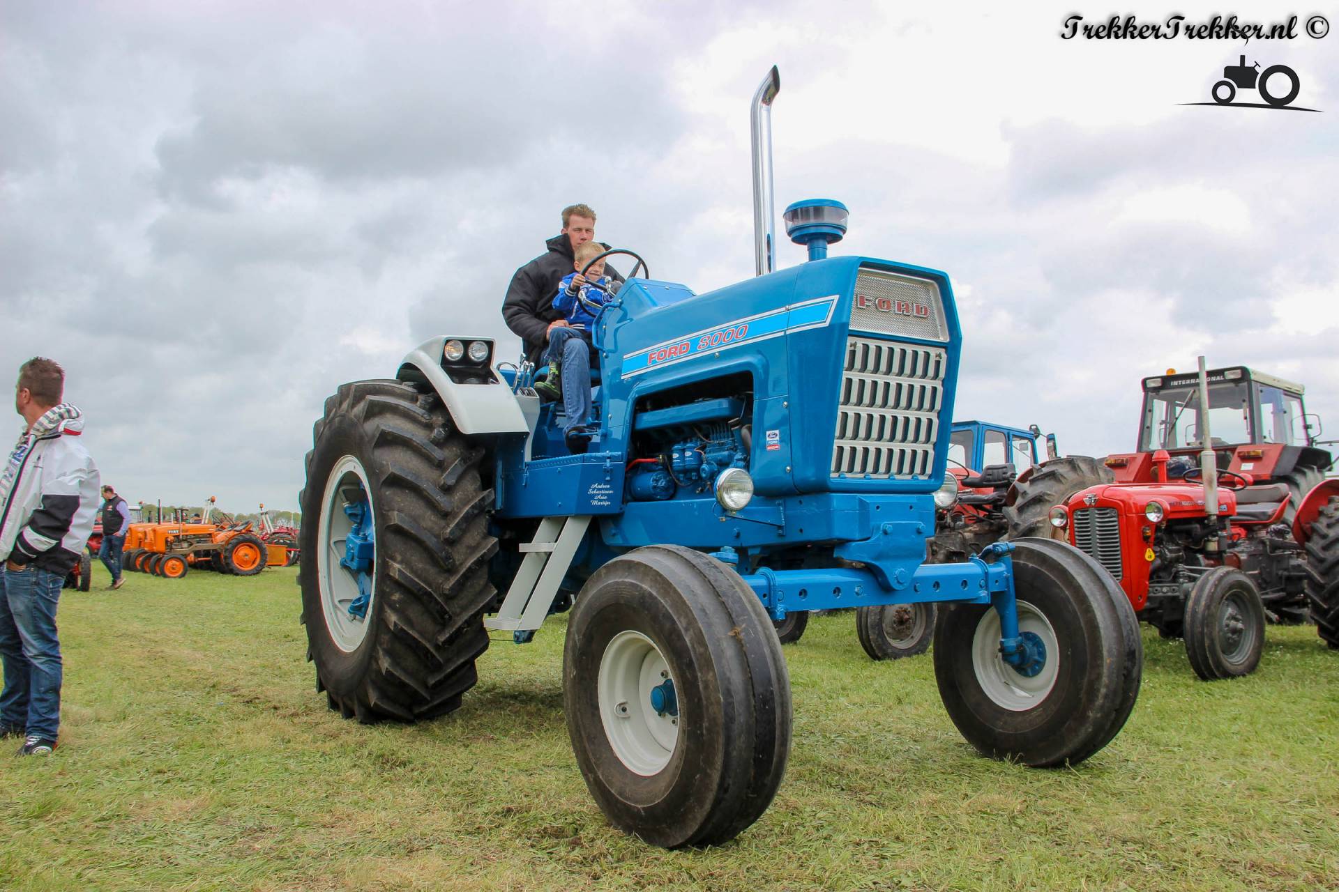Foto Ford 8000 911988 foto-ford-8000-911988