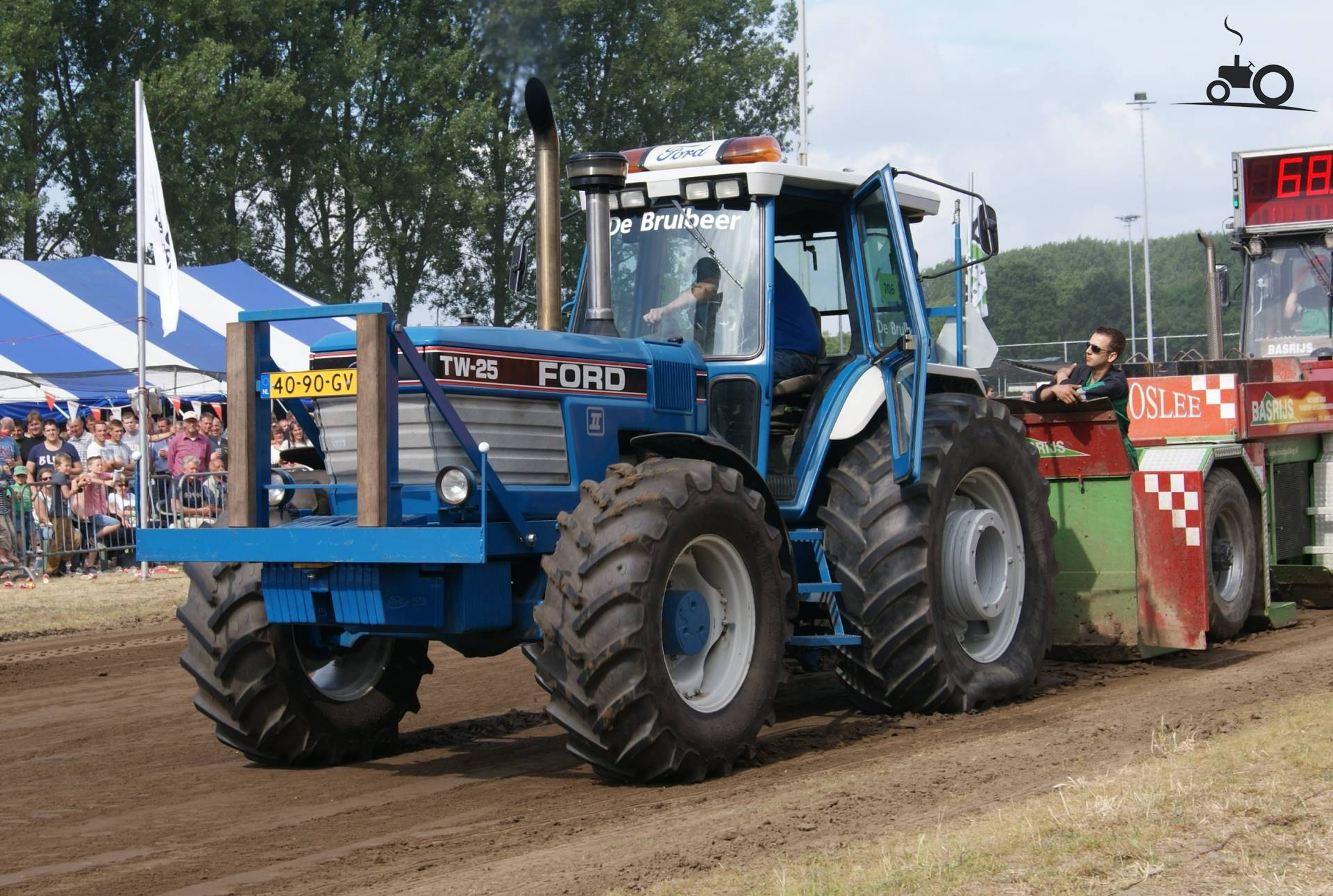 Foto Ford TW 25 #919717