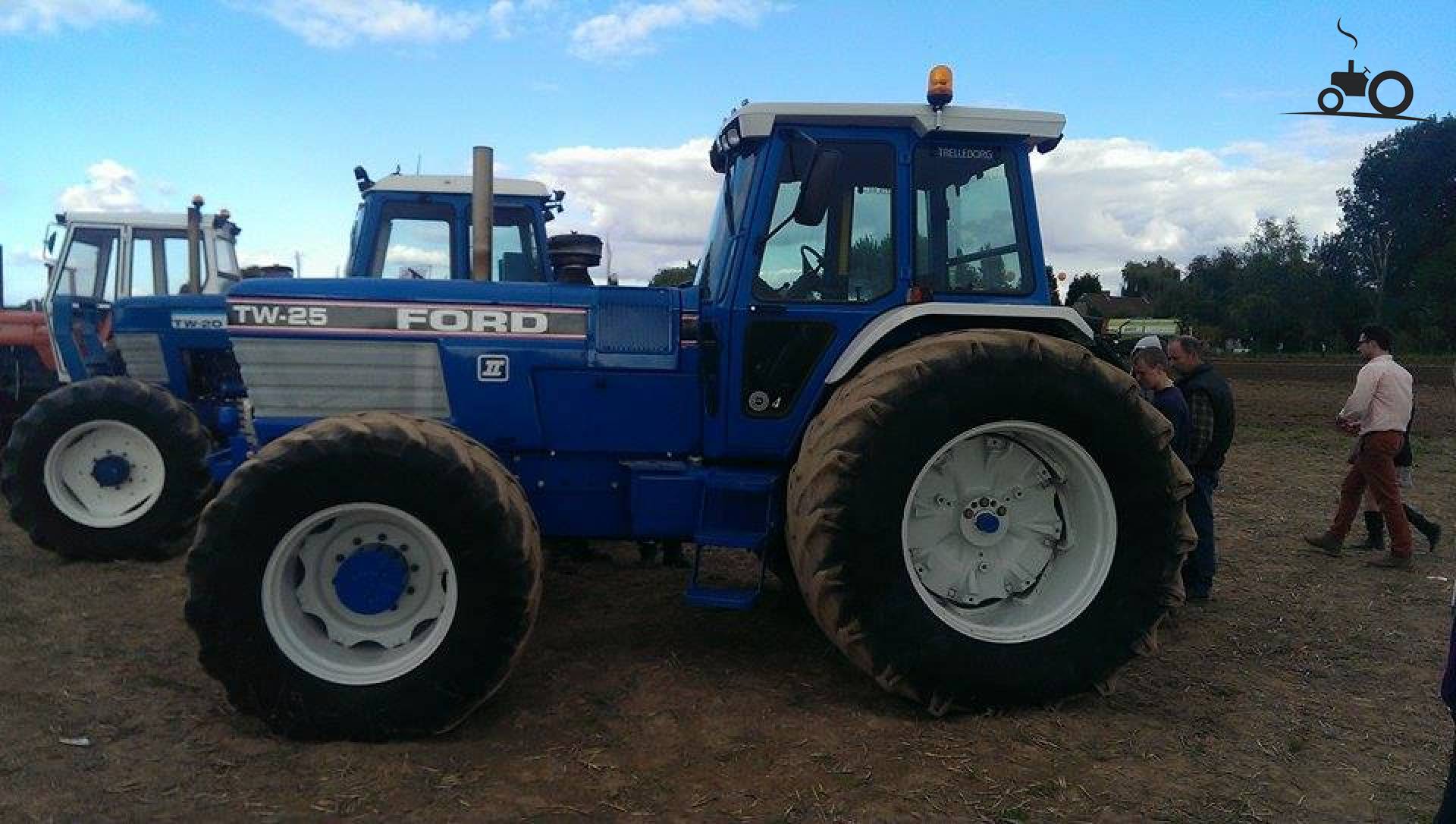 Foto Ford TW 25 #935894